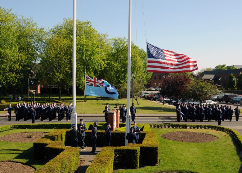 Retreat is sounded for US, UK Airmen > Royal Air Force Mildenhall ...