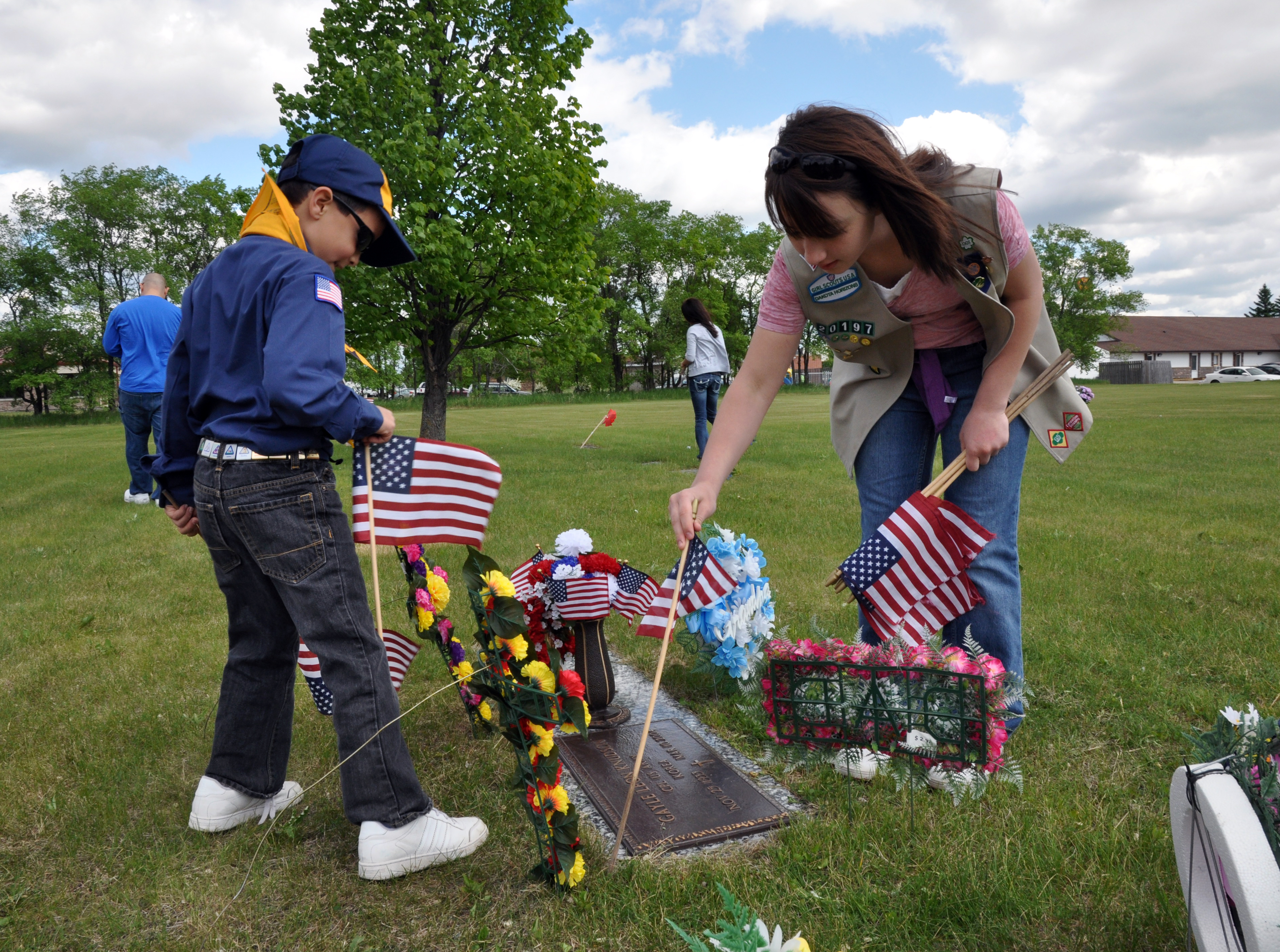 Base volunteers honor fallen veterans > Grand Forks Air Force Base > News