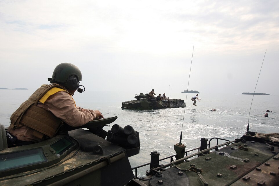Surf qualification brings Marines back to amphibious roots > Marine ...