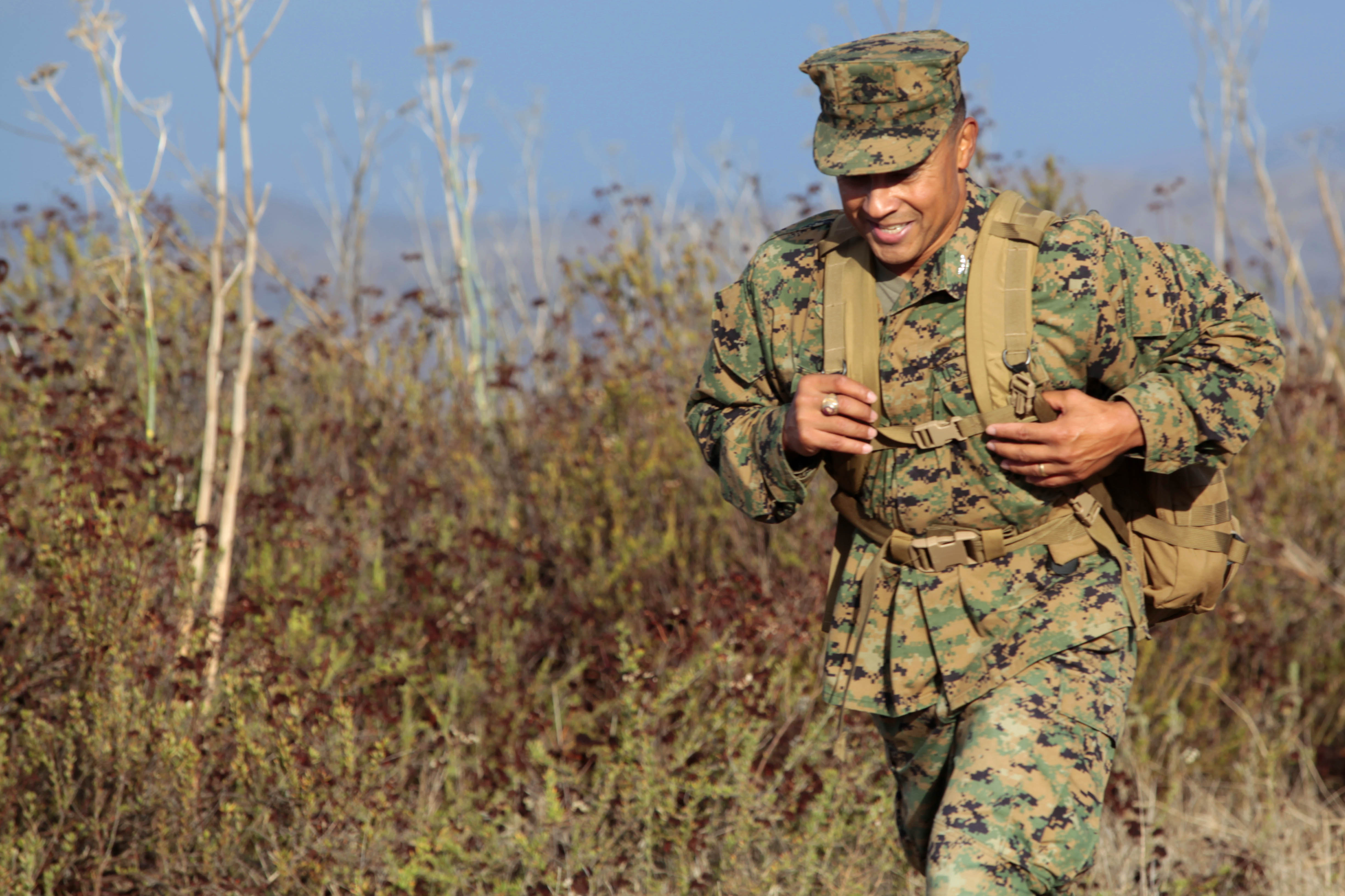 Pendleton Marines conduct 8-mile hike