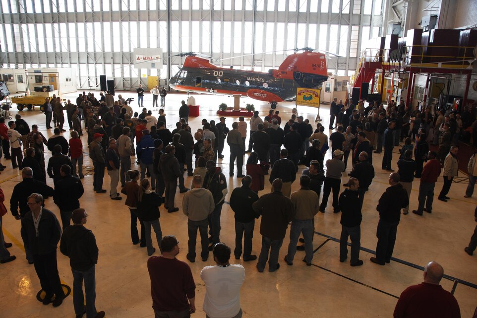 Fleet Readiness Center East delivers last H-46 > Marine Corps Air ...