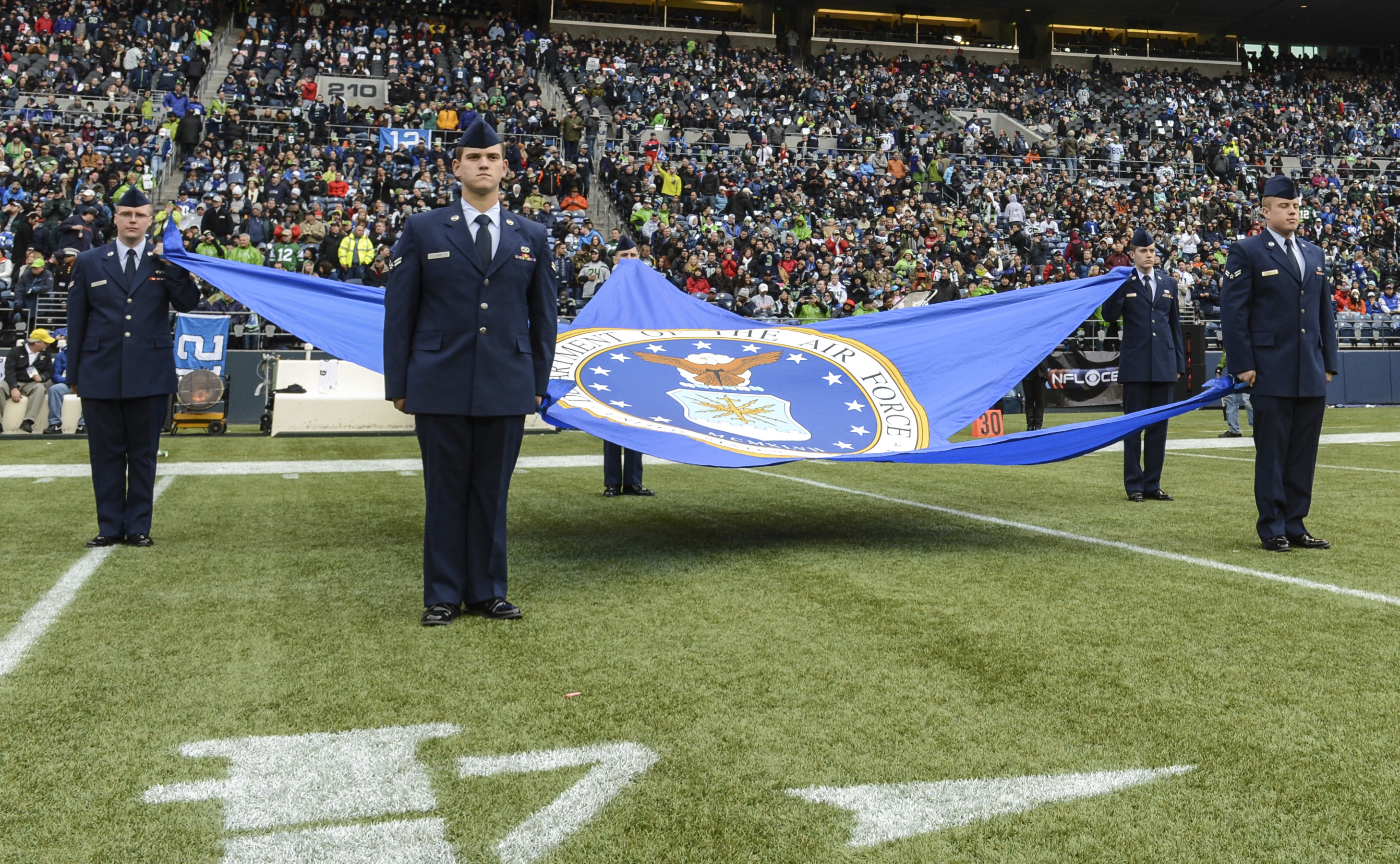 Seahawks honor local military for Veterans Day > Team McChord > Article ...