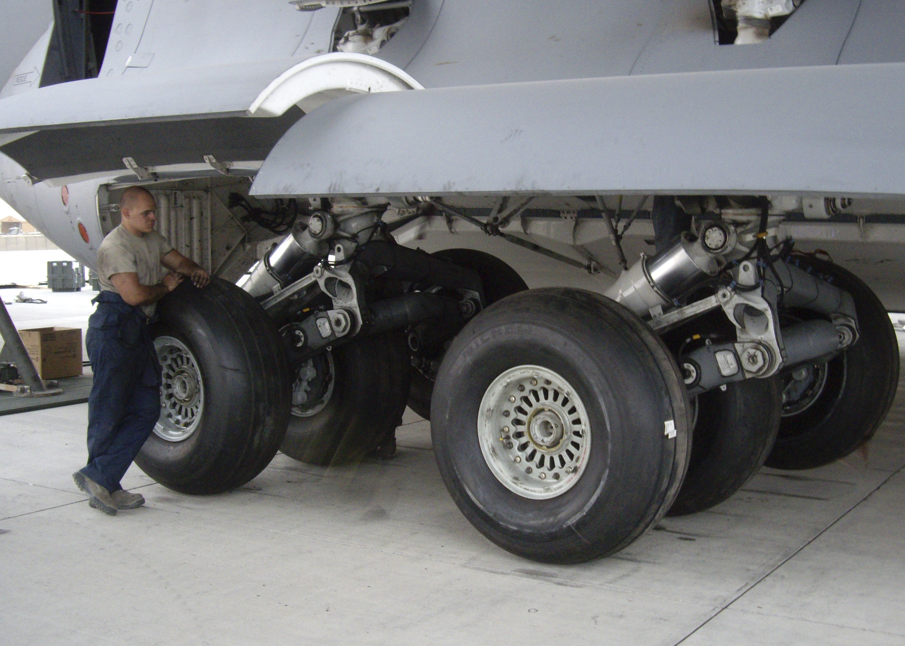 Airmen repair, save aircraft amid enemy mortars > Air Force > Article ...