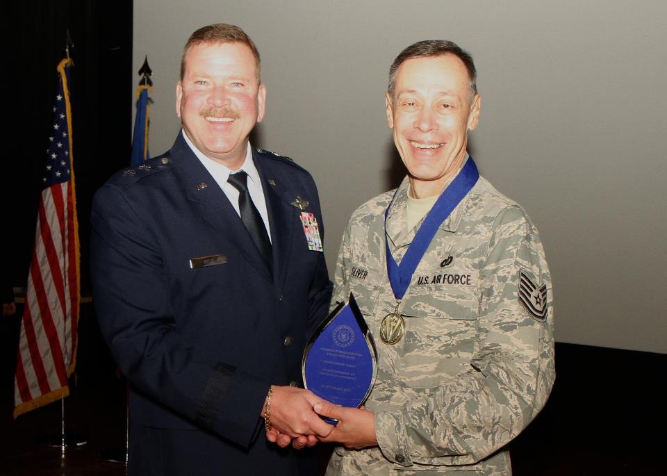 Oliver presented Air Force Reserve Command Recruiting Award > 932nd ...