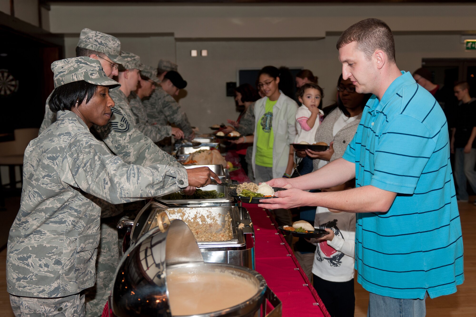 501st CSW leadership thanks RAF Alconbury, RAF Molesworth > 501st ...