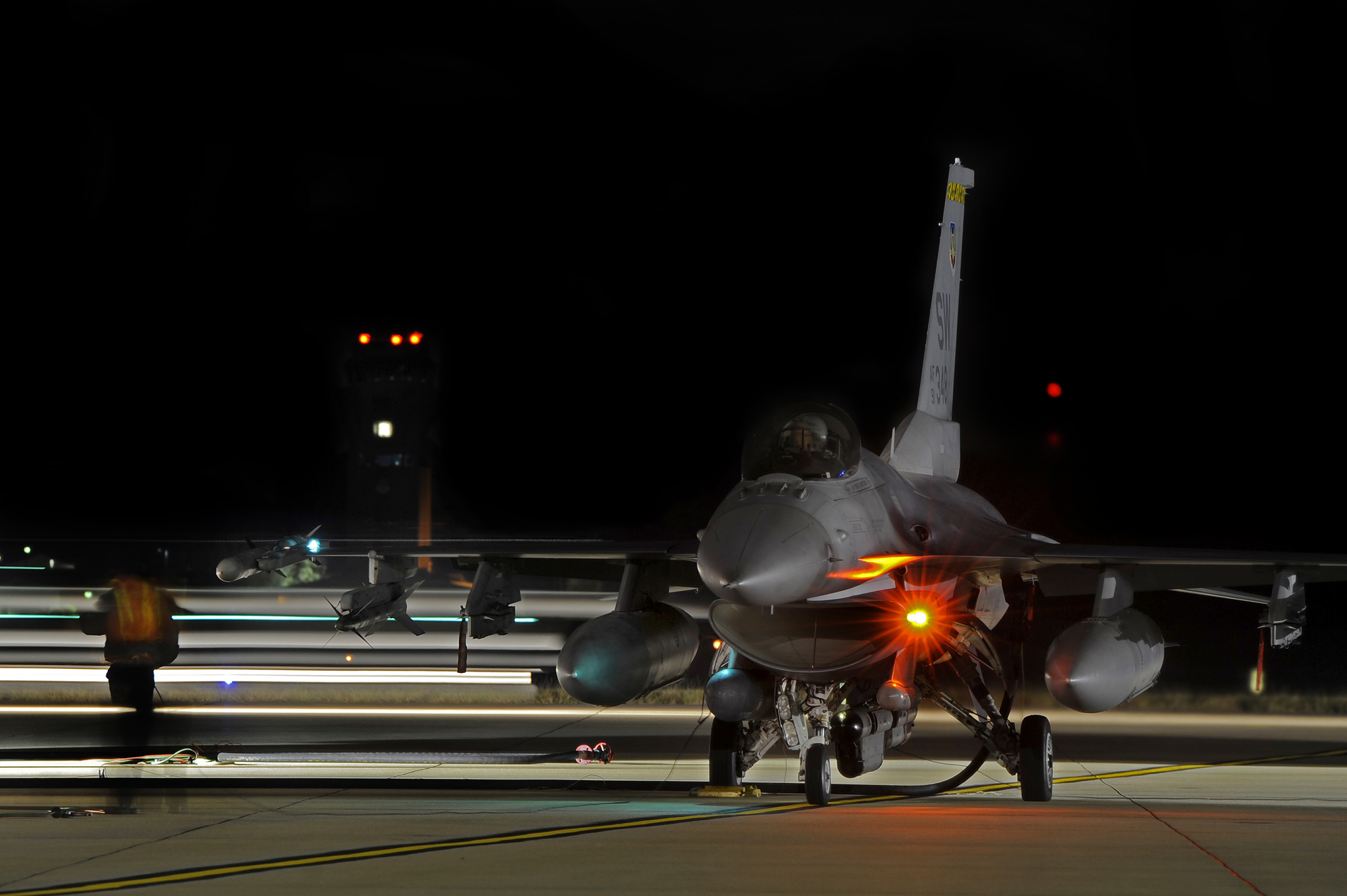 F-16 Hot Pit Refueling