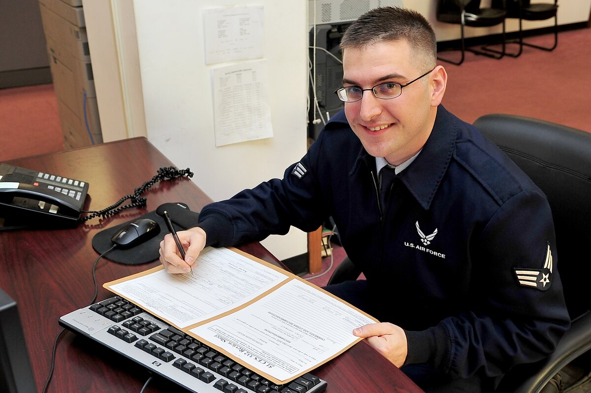 Airman Spotlight: Senior Airman Brian Brozanski > Osan Air Base ...