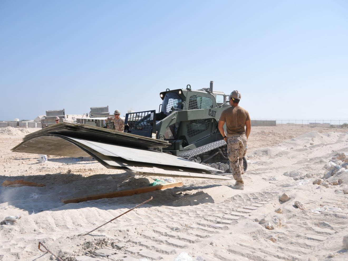 121112-N-ZZ999-010 BAHRAIN (Nov.12, 2012) U.S. Sailors, assigned to ...