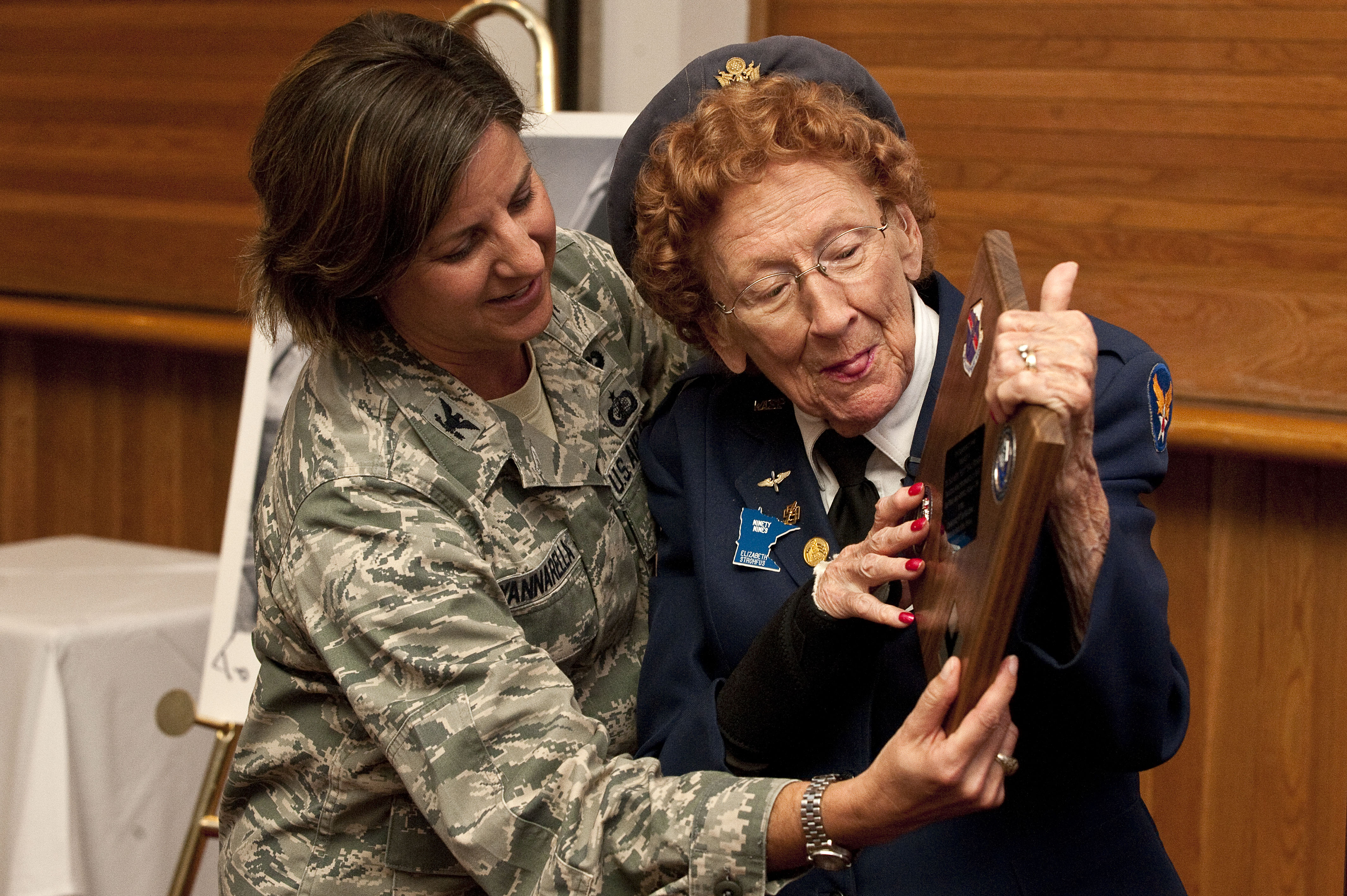 Female WWII pilot visits Nellis Airmen > Nellis Air Force Base ...
