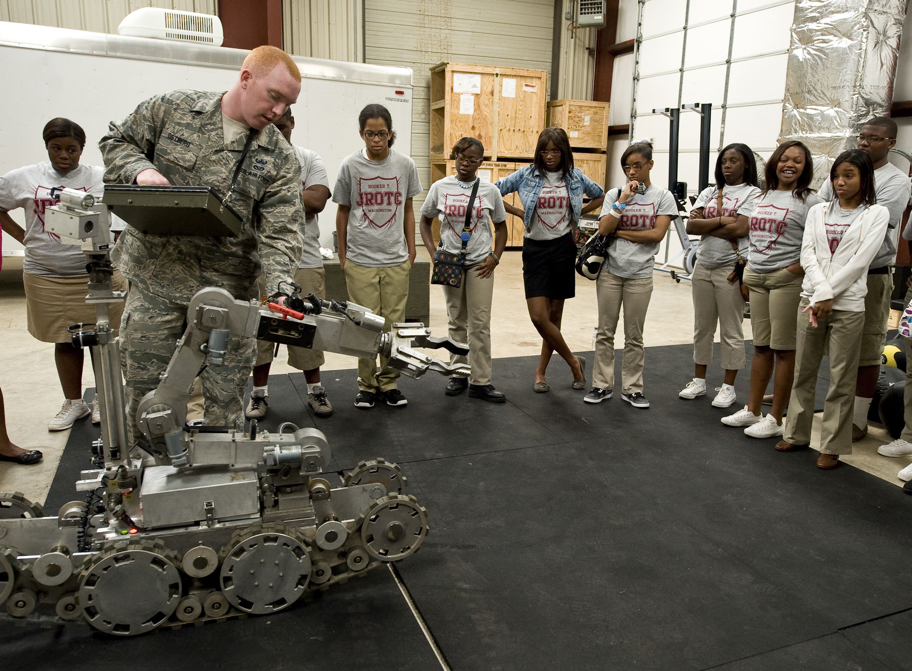 EOD showcases capabilities > Barksdale Air Force Base > Display