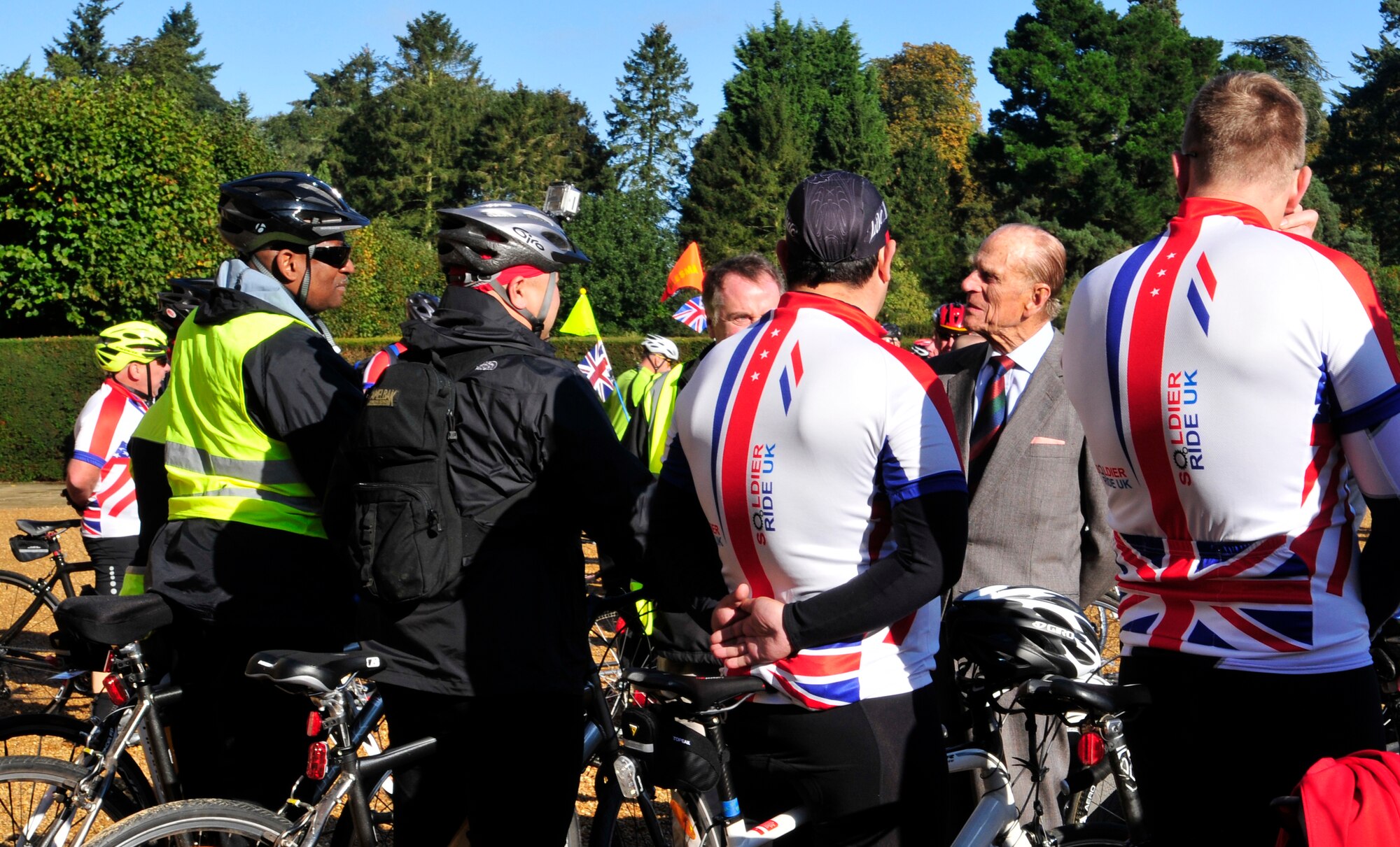 Soldiers ride through English countryside > Royal Air Force Lakenheath ...