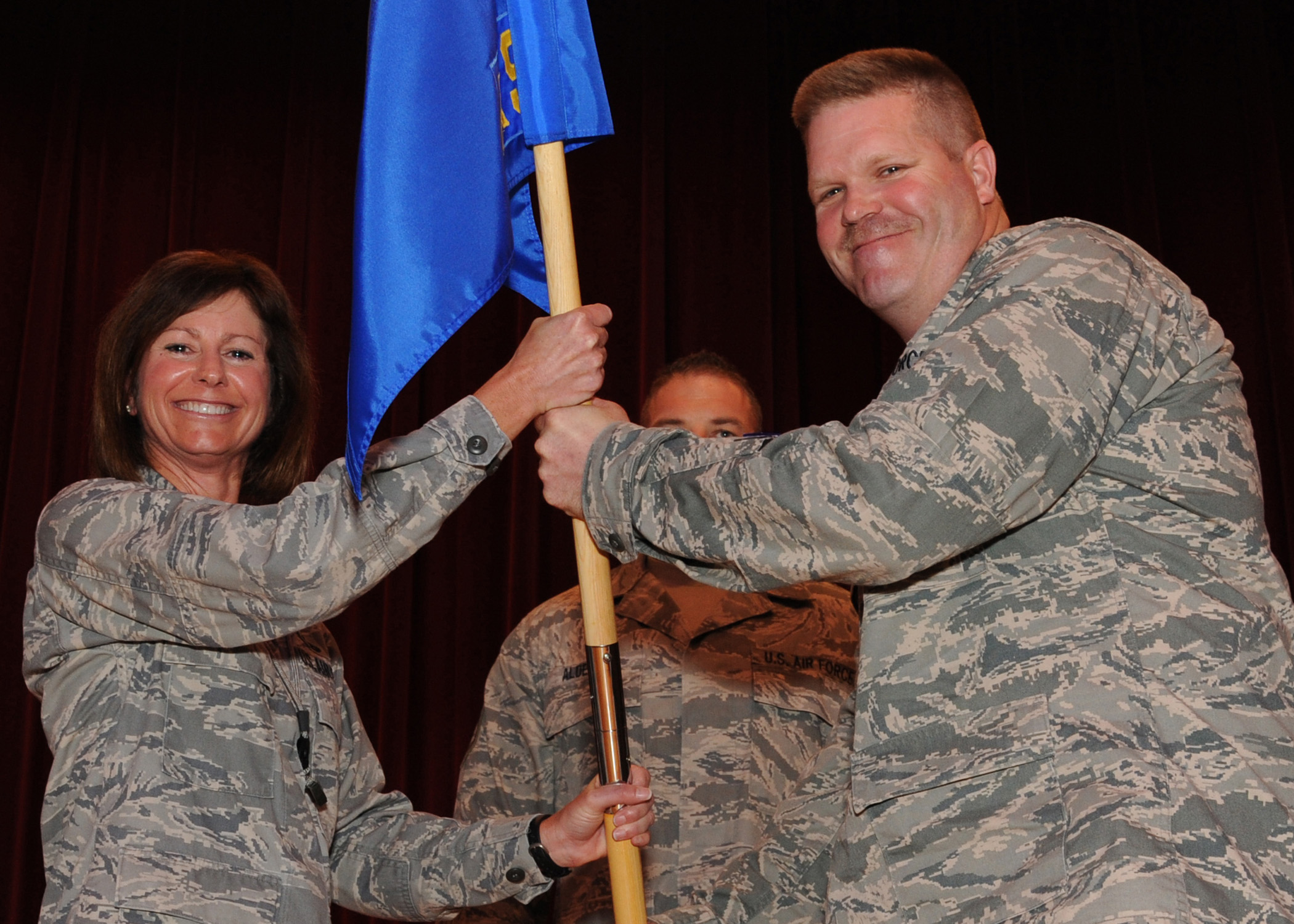 Larson assumes command of 131MXS.