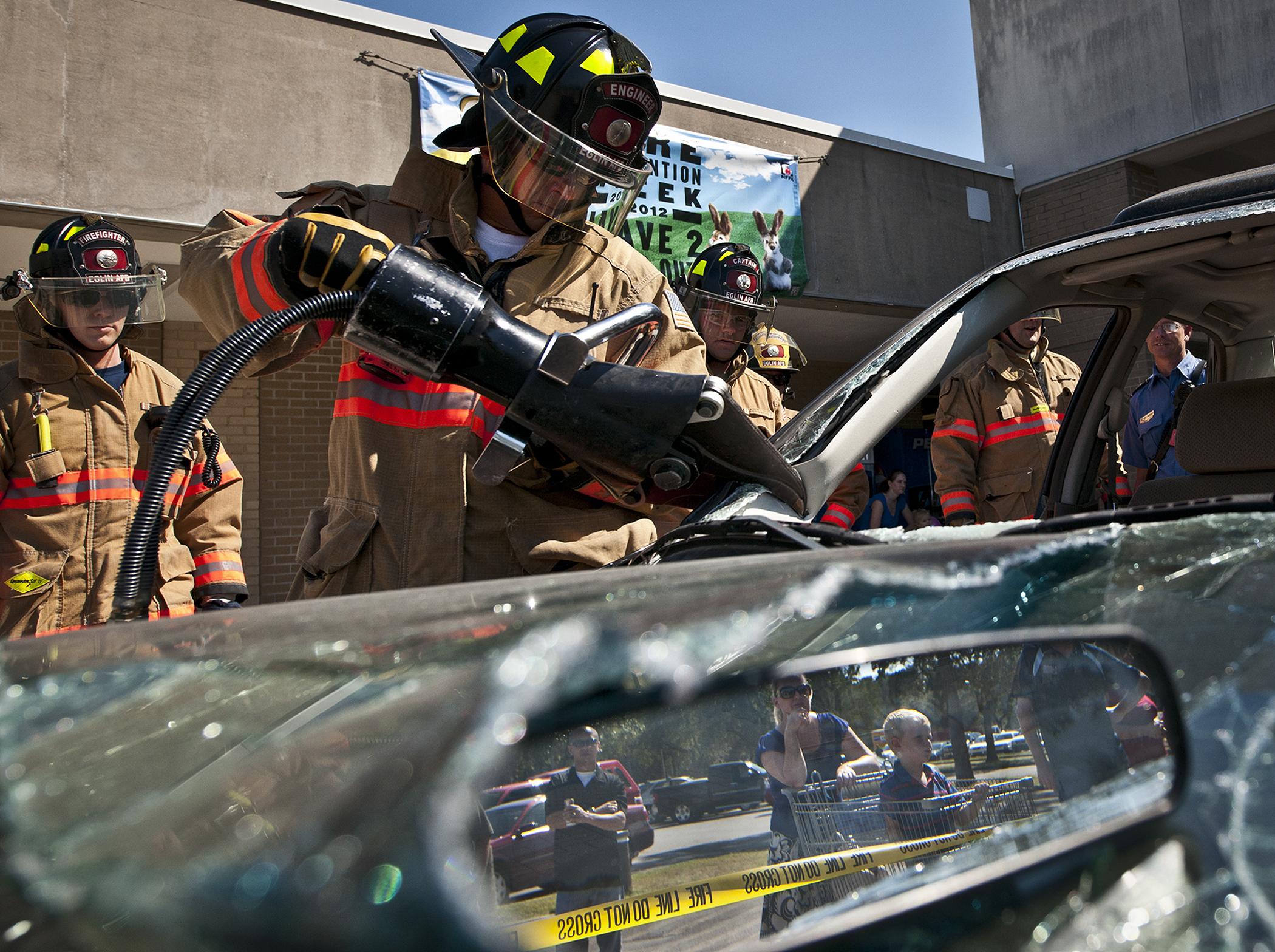 FPW: Car extrication demonstration > Eglin Air Force Base > Article Display