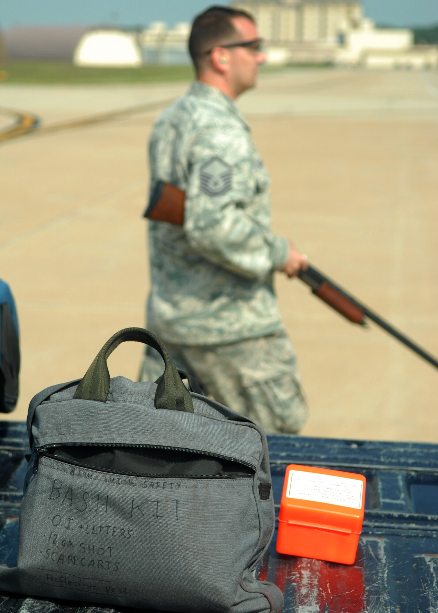 Flight safety ensure wing mission clear for take off > Kunsan Air Base ...