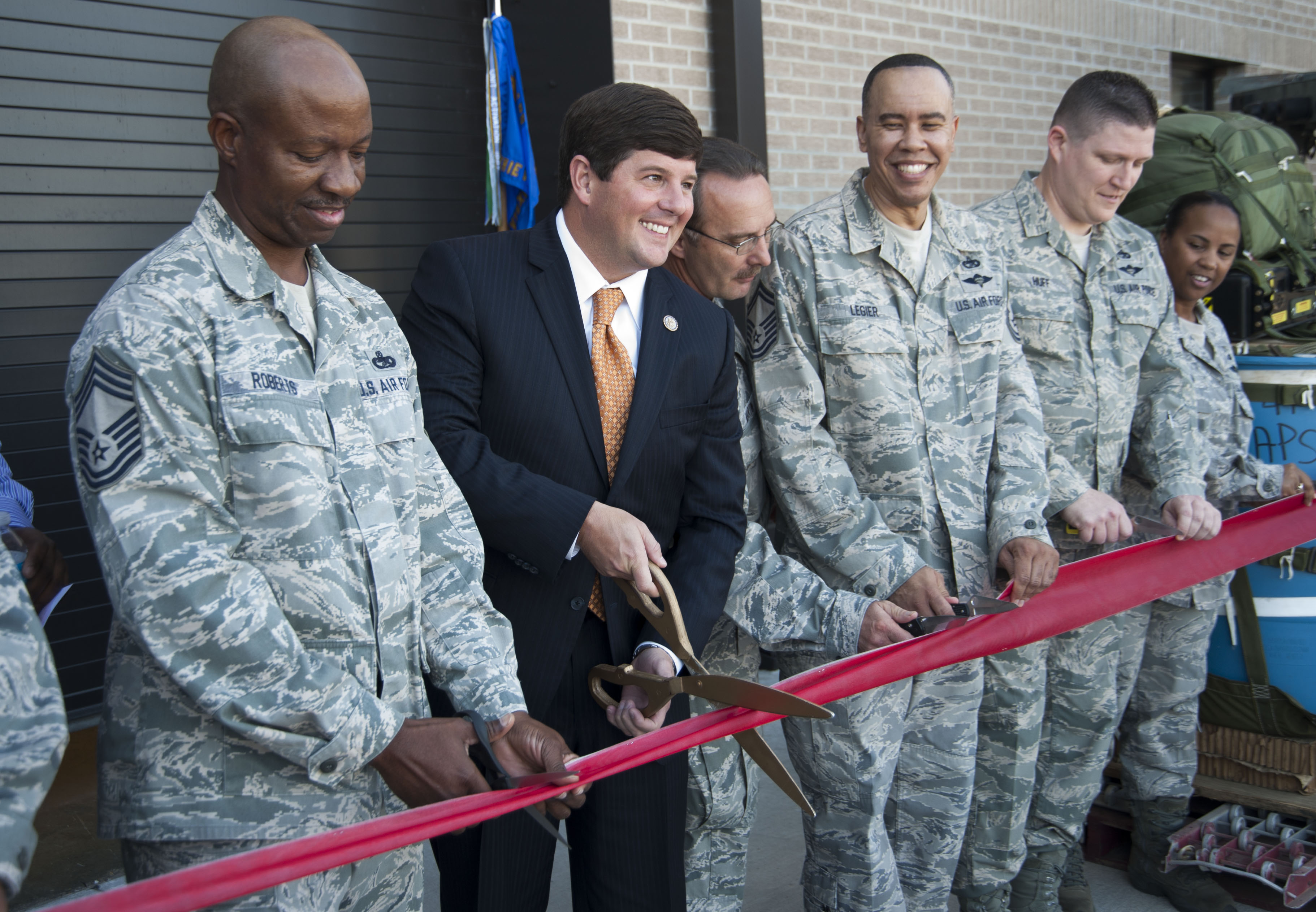 41st APS dedicates state-of-the-art facility > 403rd Wing > Article Display