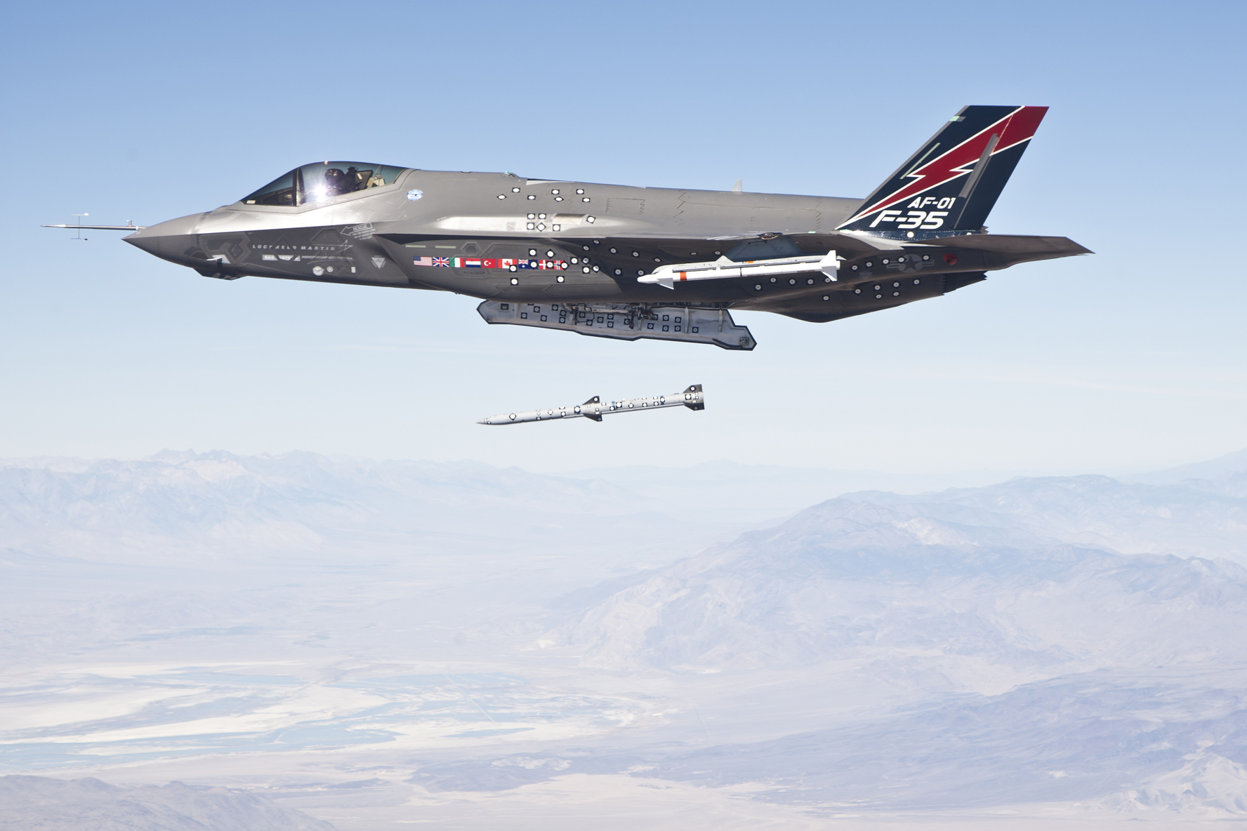 F-35 AIM-120