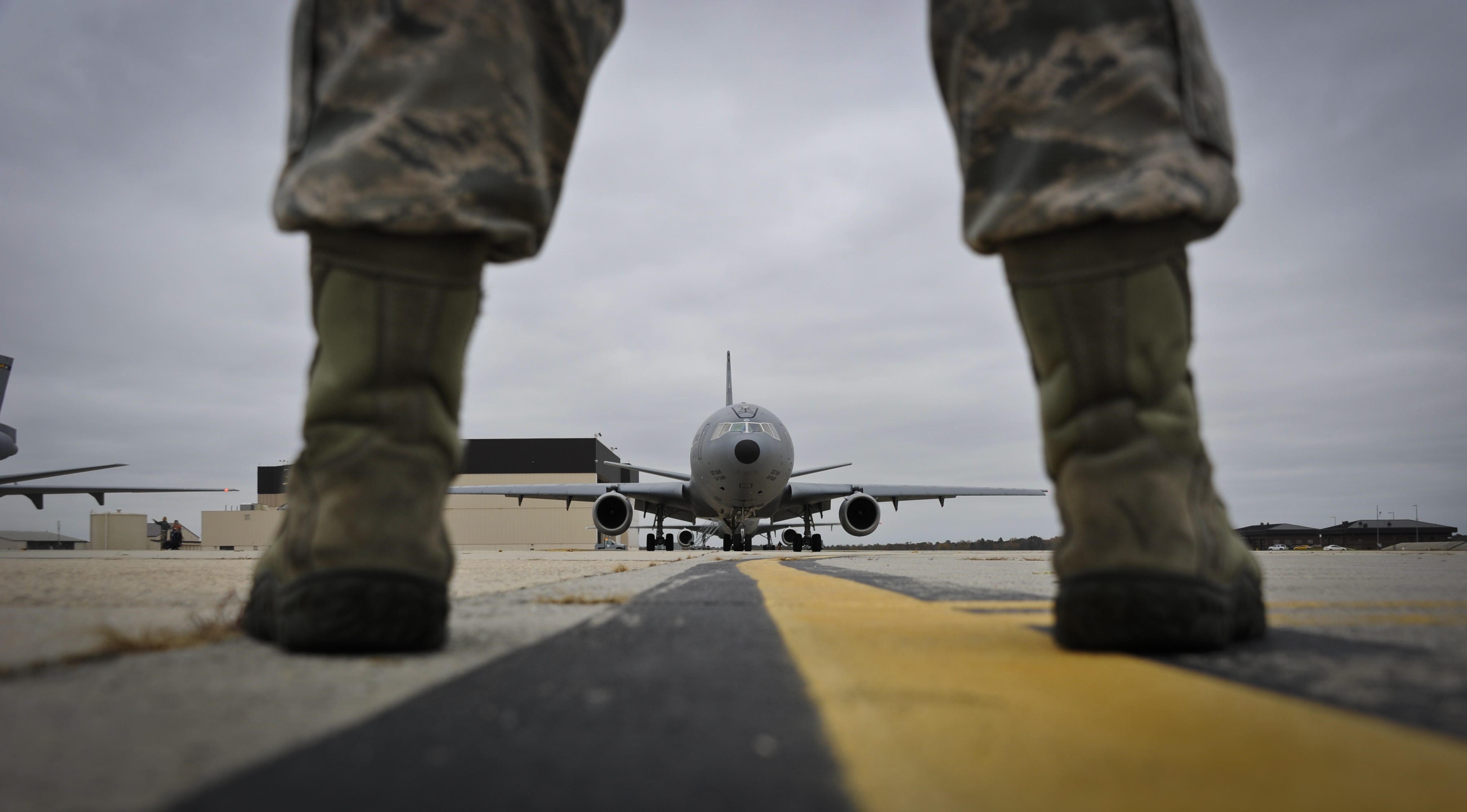 305th AMW evacuates aircraft ahead of Hurricane Sandy > Air Mobility ...