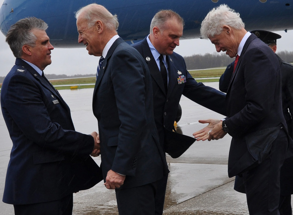 Youngstown Reservists greet Biden, former president > Air Force Reserve ...