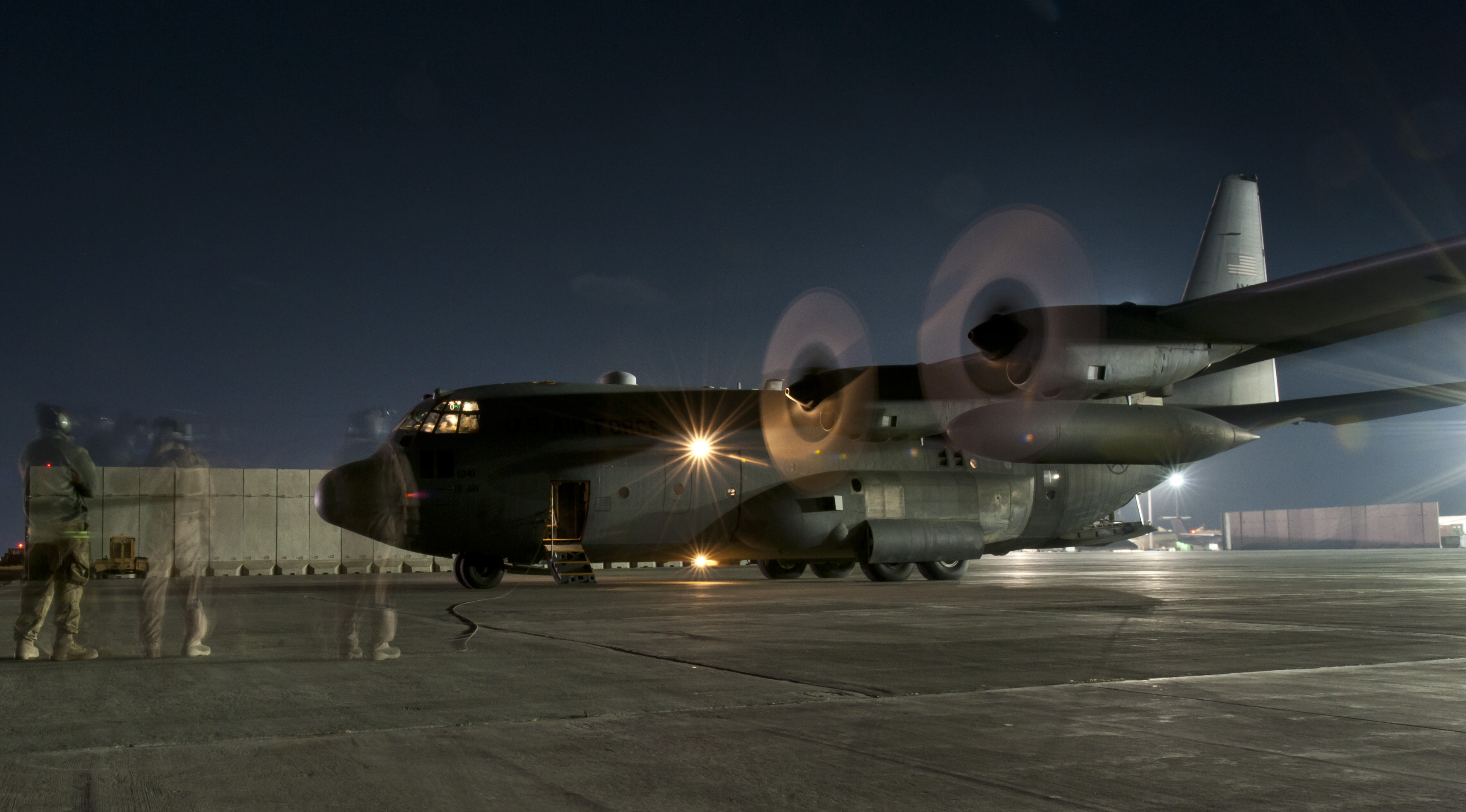 Hercules flies through the night > Air Force > Article Display