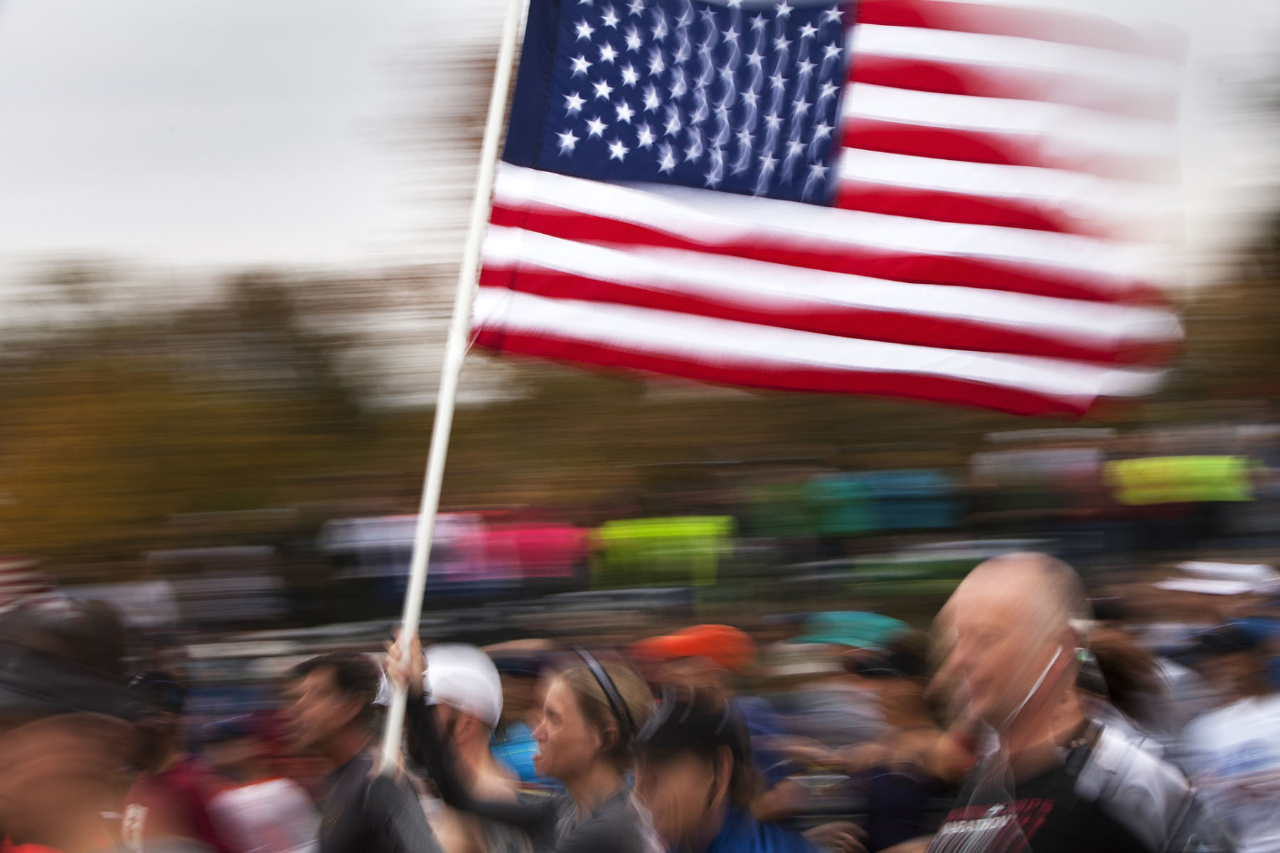One of the runners in the 37th Marine Corps Marathon carries the U.S ...