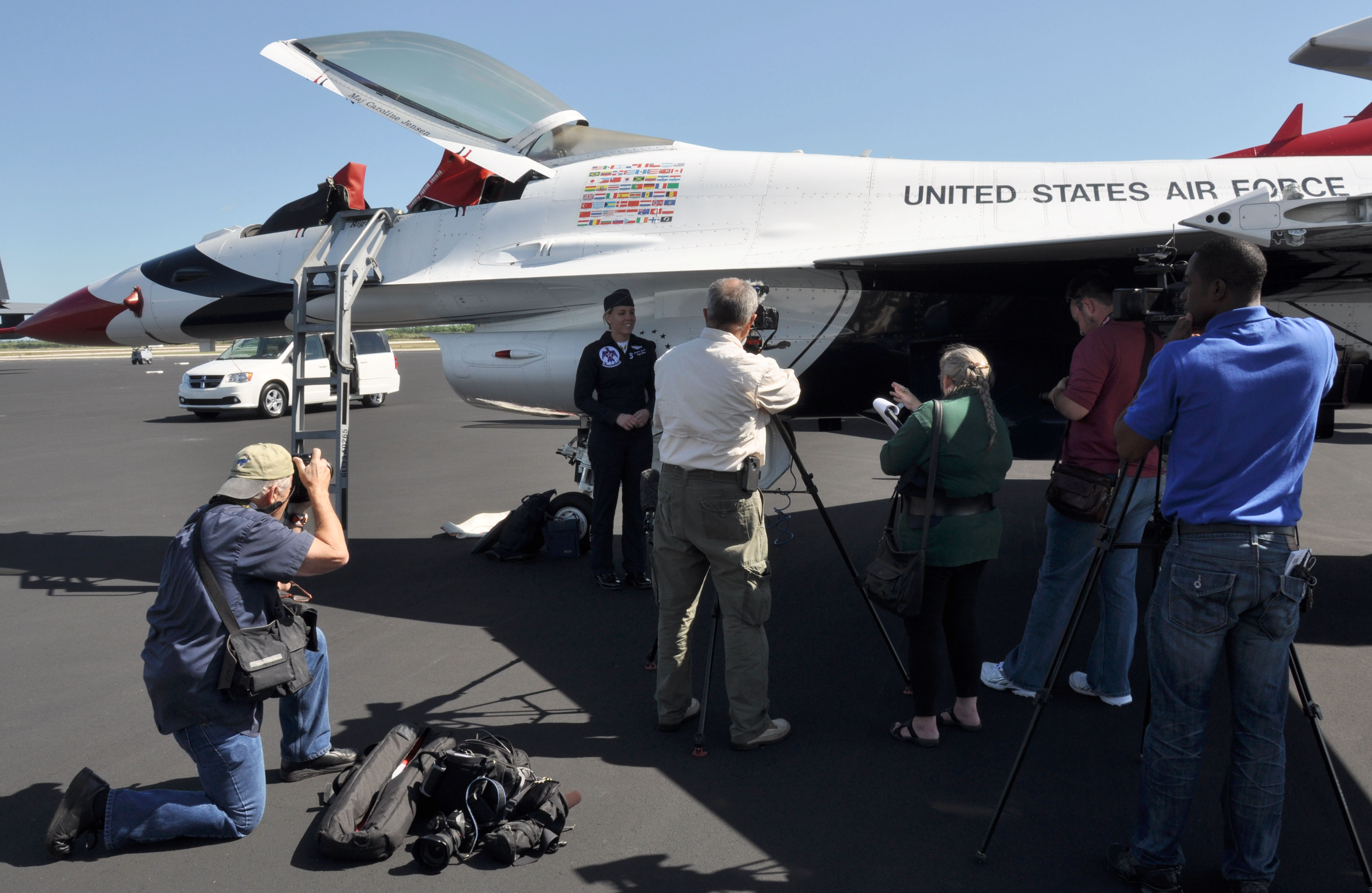 Thunderbirds arrive at Homestead Air Reserve Base > Homestead Air ...