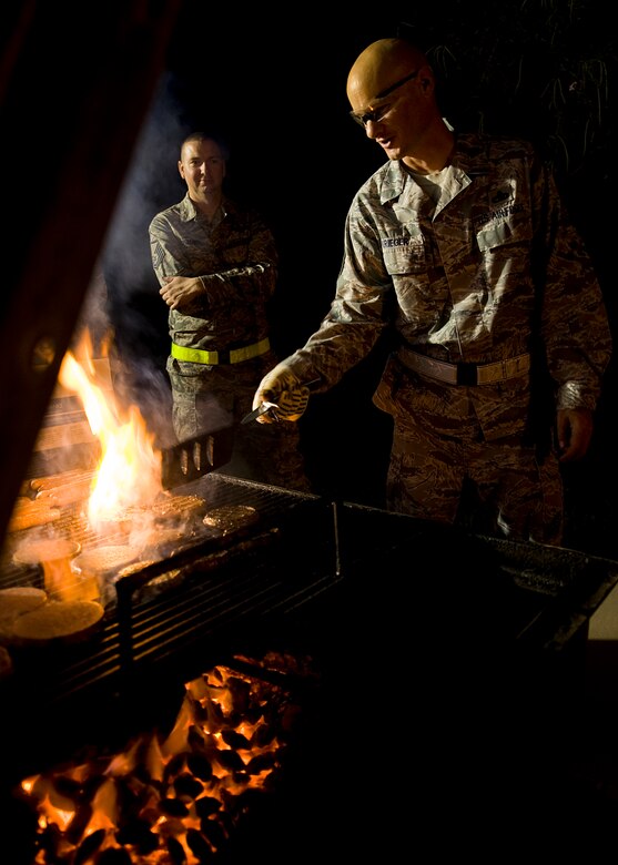 Midnight BBQ fire blazing > Dyess Air Force Base > Article Display