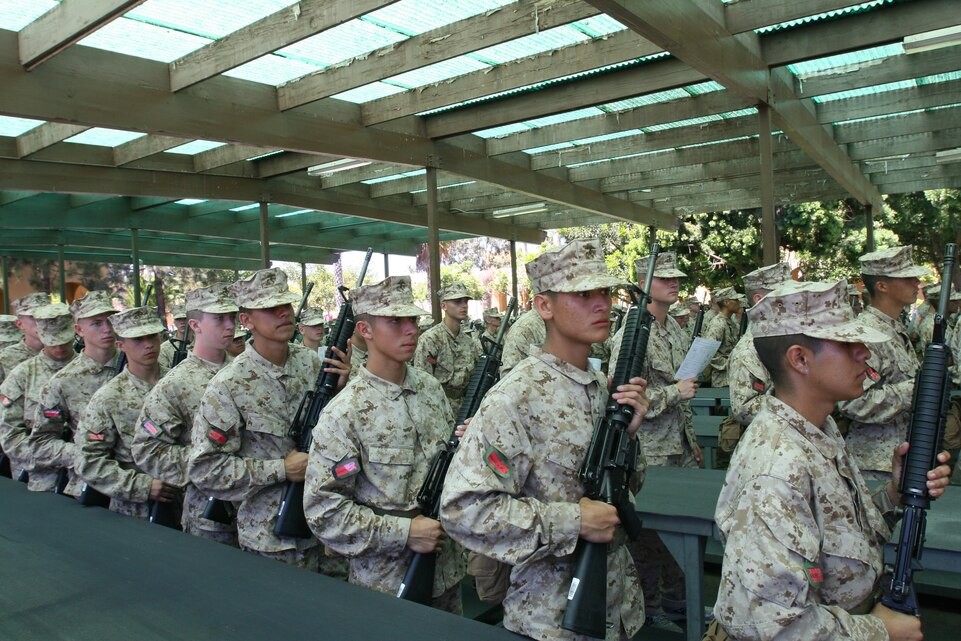 Rifle issue marks big step in recruit training > United States Marine ...