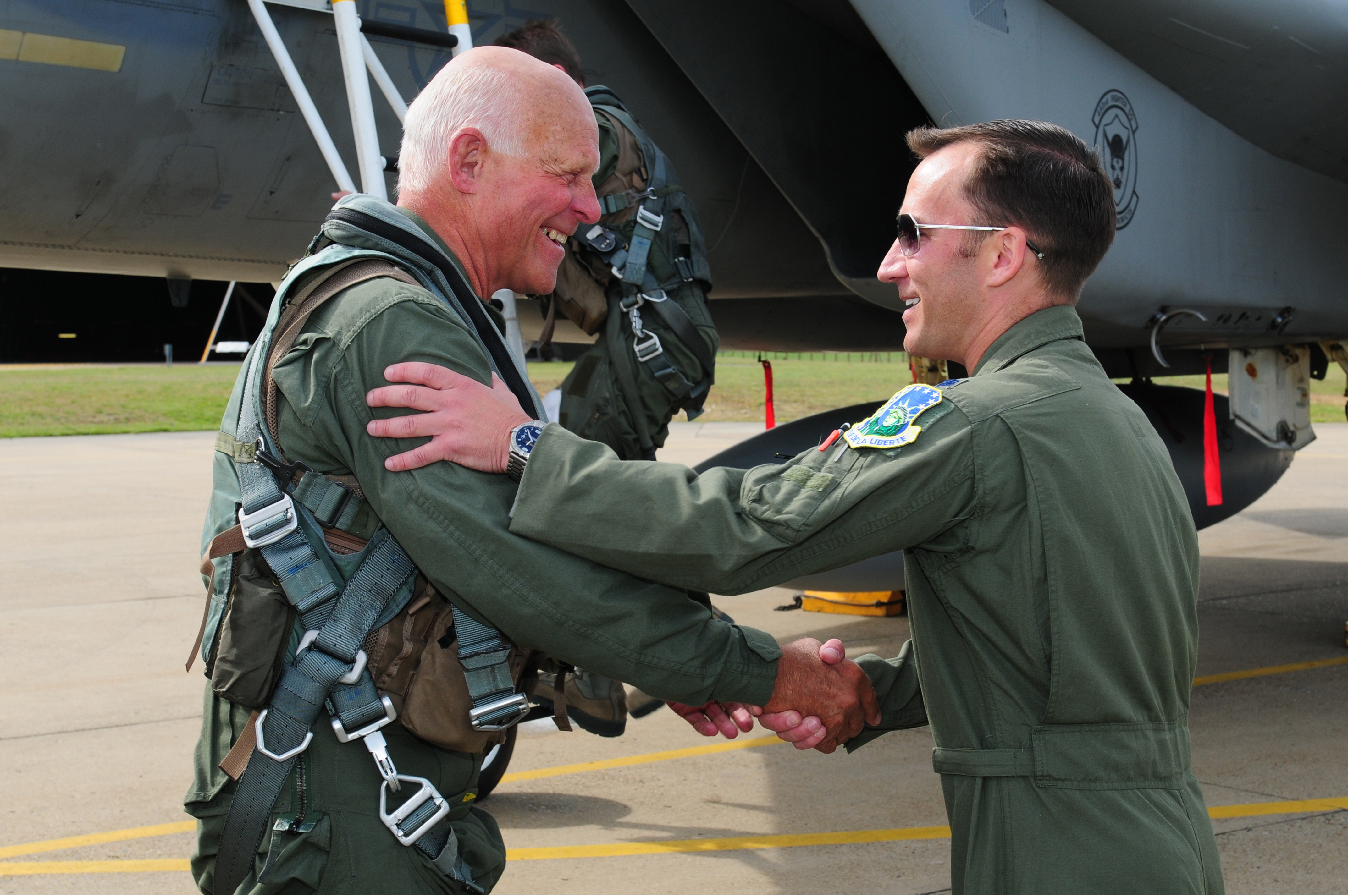 Honorary commander flies with gold > Royal Air Force Lakenheath ...