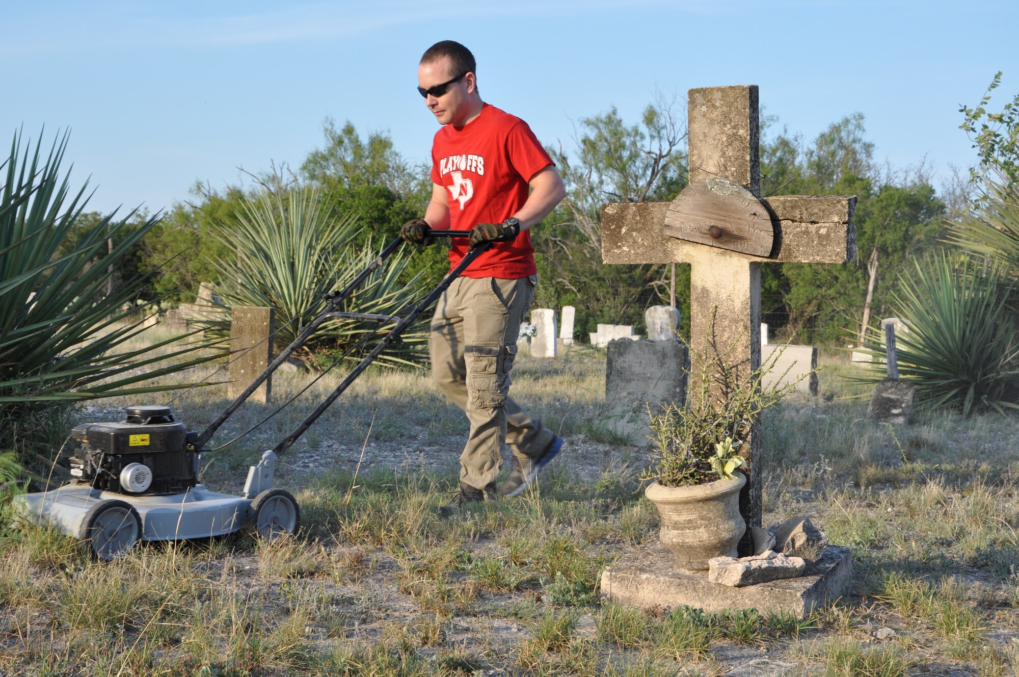 Laughlin volunteers help maintain Seminole Cemetery > Laughlin Air ...