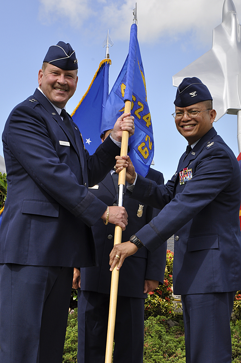 Mendoza assumes command of 624th RSG > 624th Regional Support Group ...