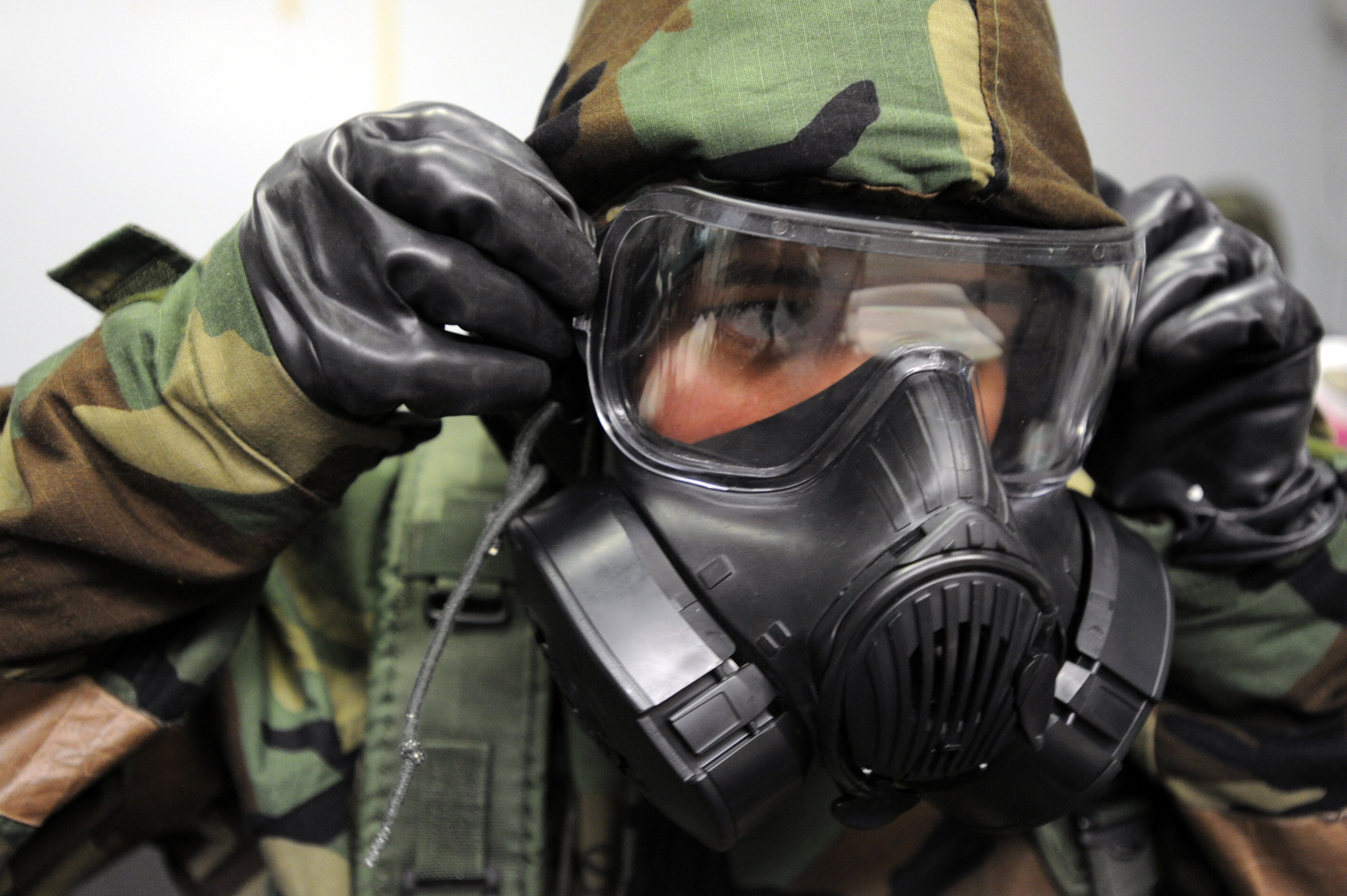 Airmen respond to alarm condition and MOPP level changes > 15th Wing ...