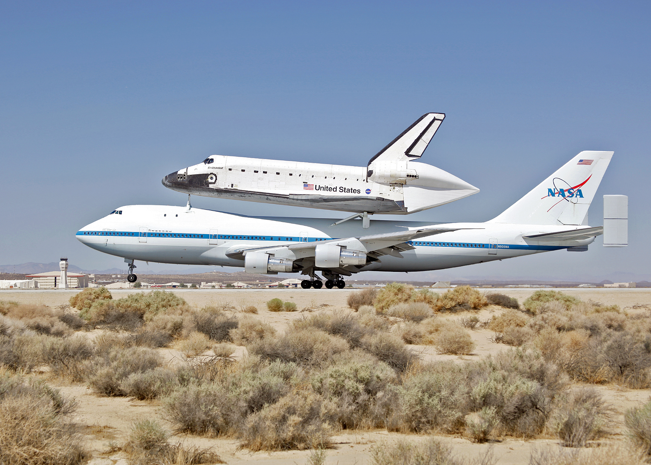 Space Shuttle Endeavour lands at Edwards > Edwards Air Force Base ...