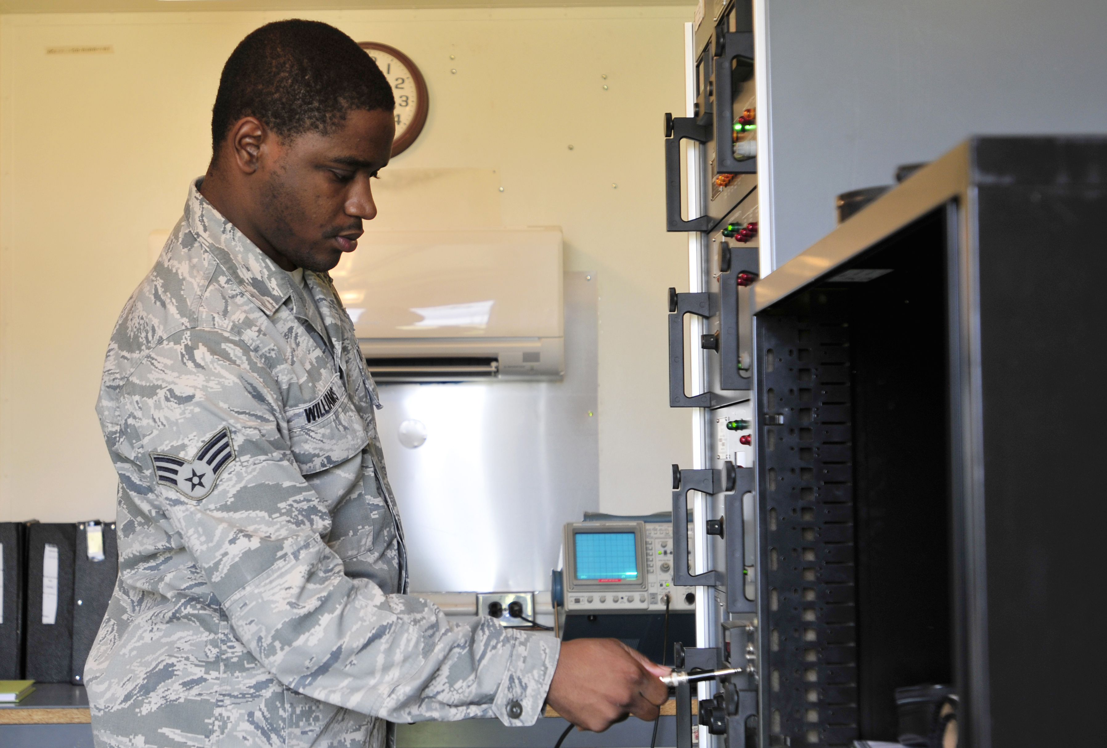 Airfield systems technician displays "Service before Self" > Royal Air ...