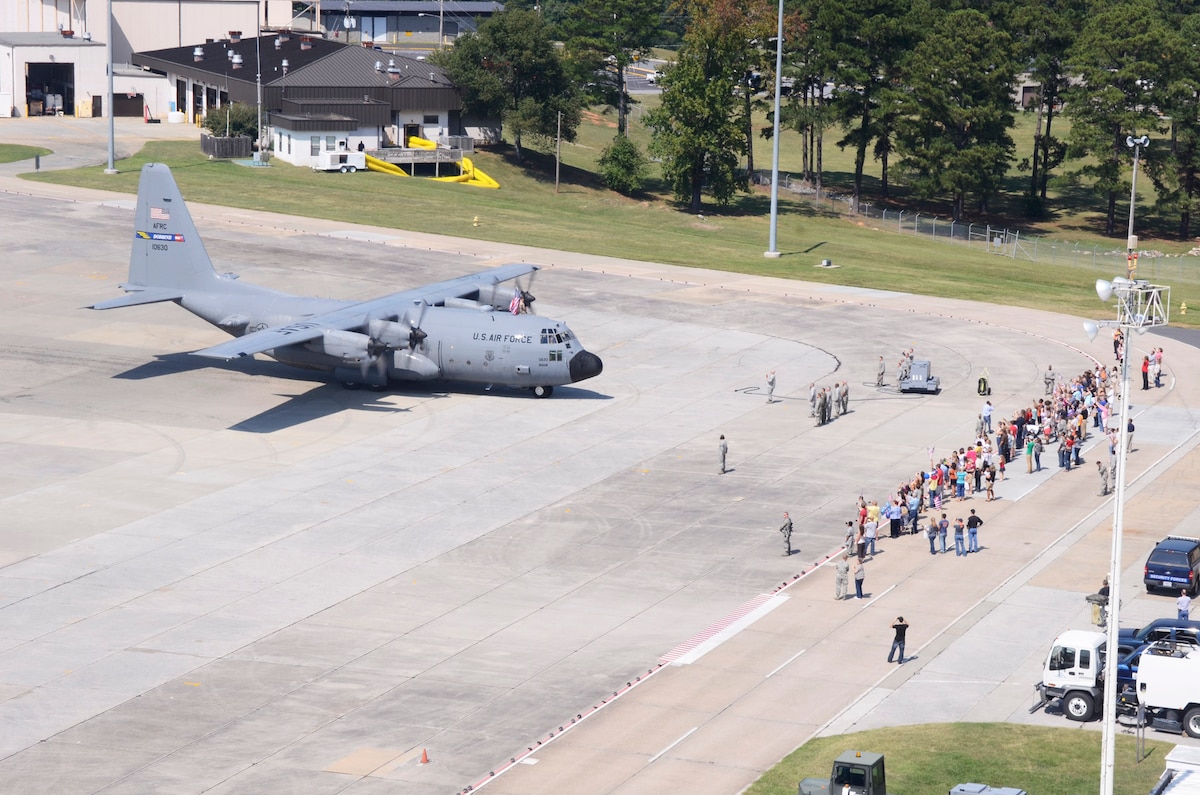 Air Force Reserve members return home > Dobbins Air Reserve Base ...