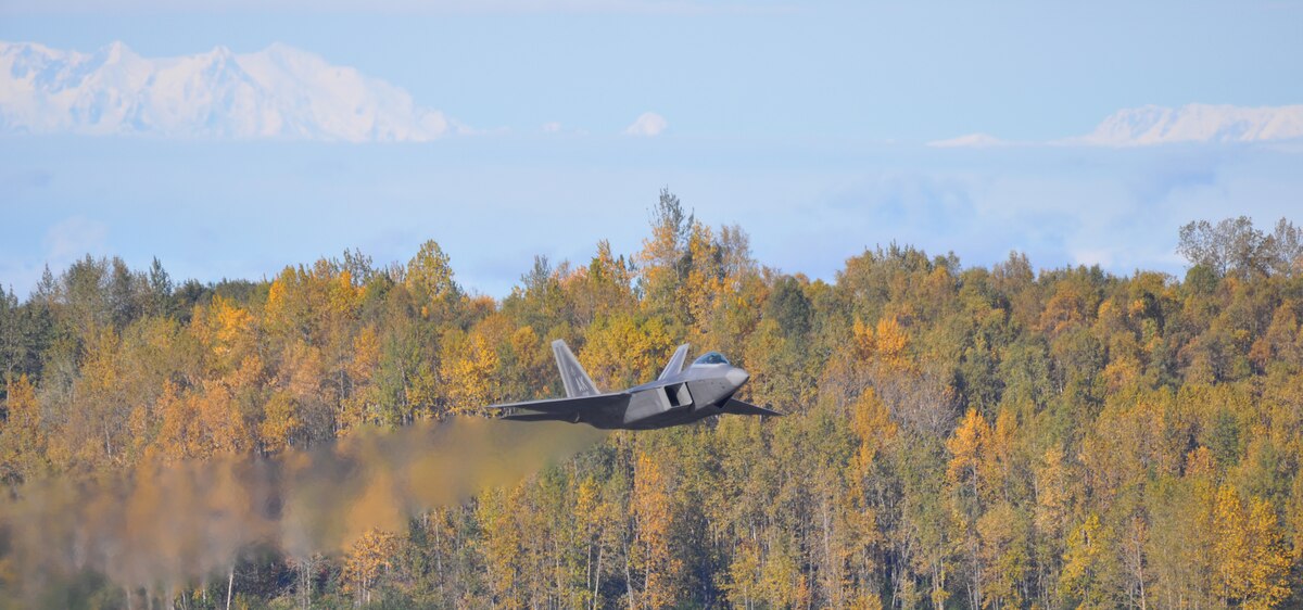 Spouses get up close look at F-22 mission > Joint Base Elmendorf ...