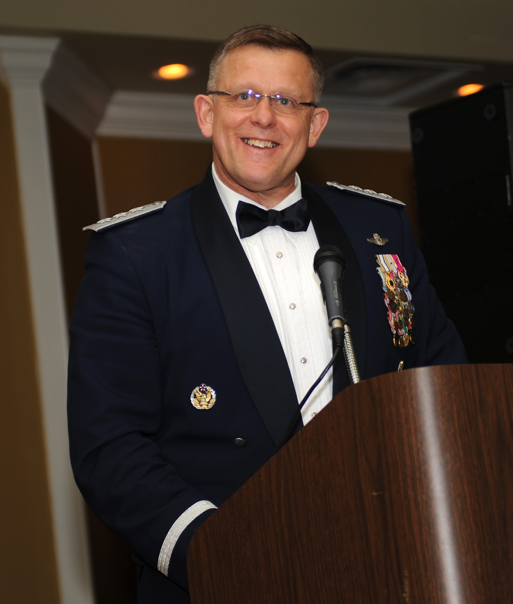 A night to remember: Langley hosts AF Ball > Joint Base Langley-Eustis ...