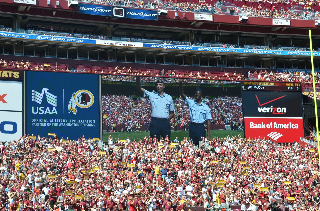 Washington Redskins and USAA team up to honor Team Andrews members