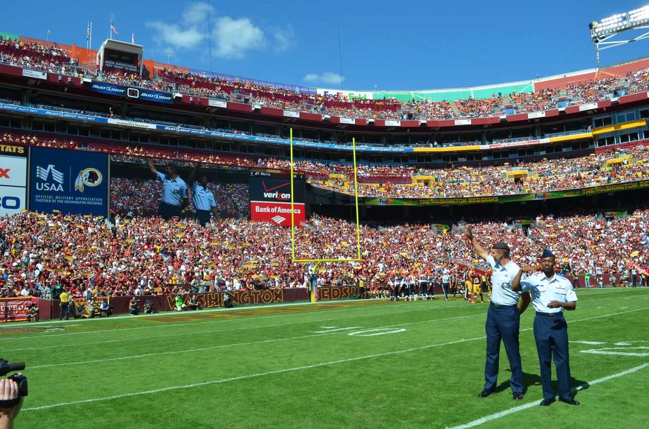 Washington Redskins and USAA team up to honor Team Andrews members