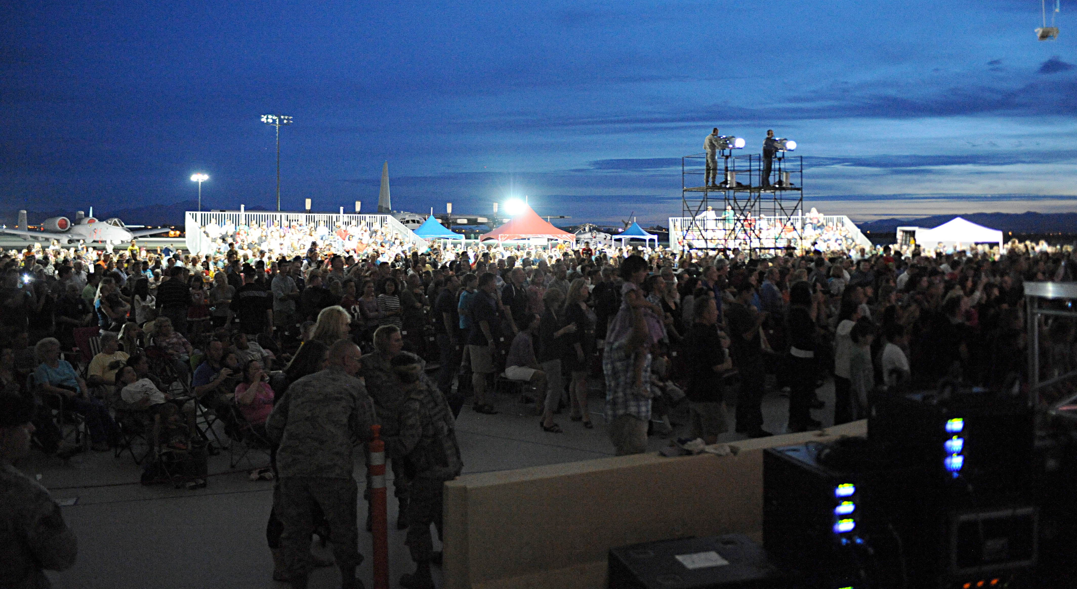 Lt. Dan Band gives free show at D-M > Davis-Monthan Air Force Base ...