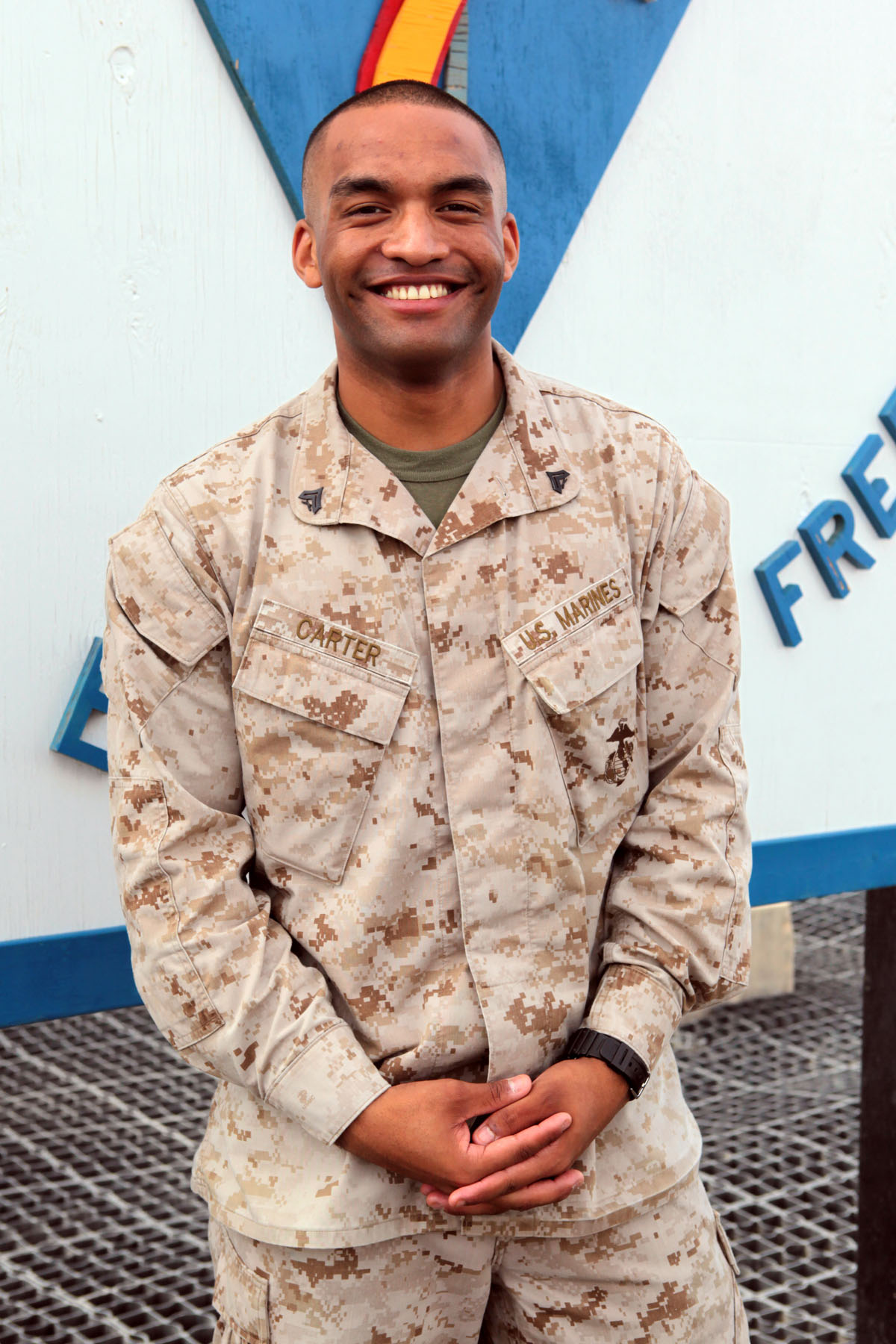 “Hard-working” Marine volunteers, helps kids > United States Marine ...