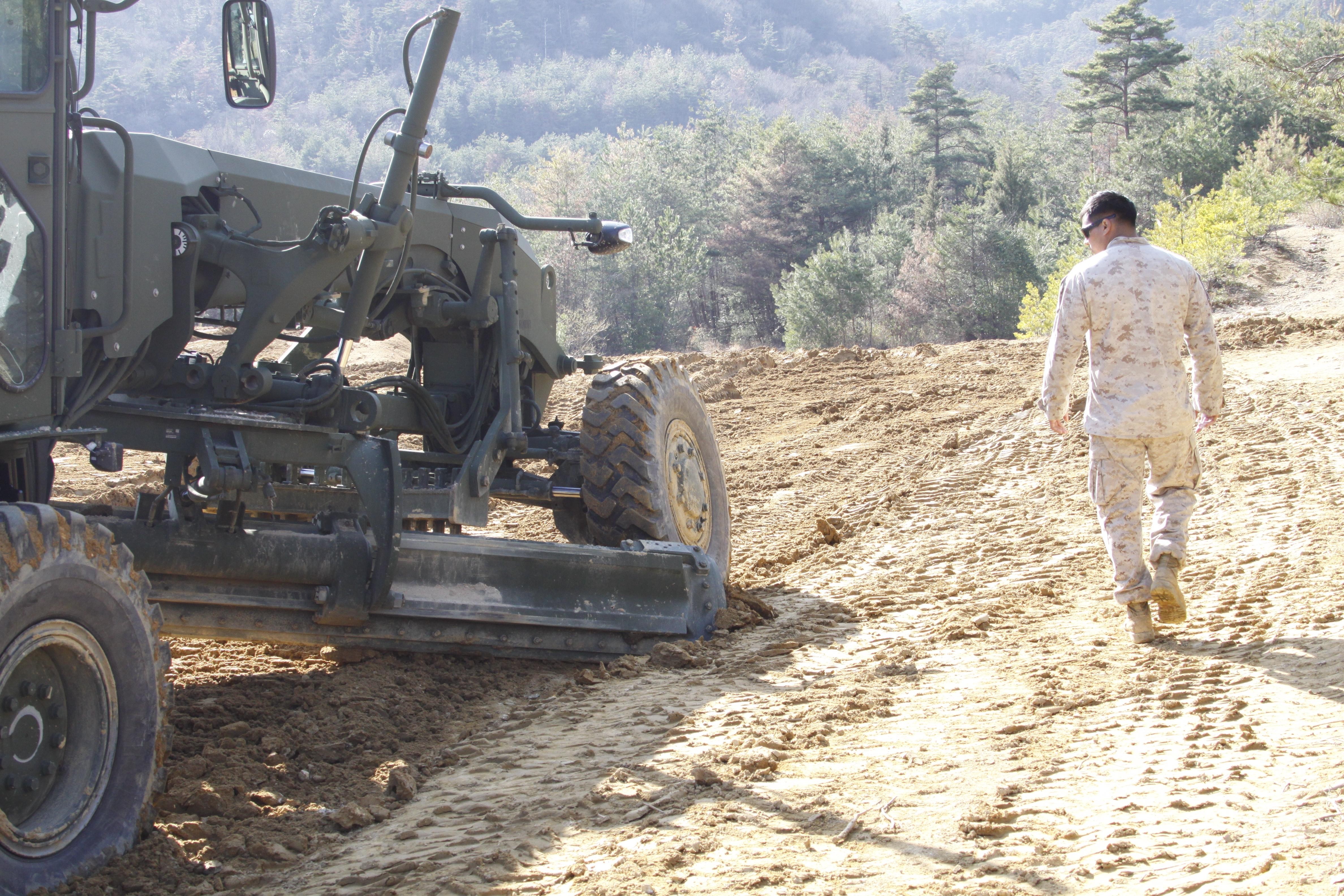MWSS-171 heavy equipment Marines refine skills during Thunder Horse