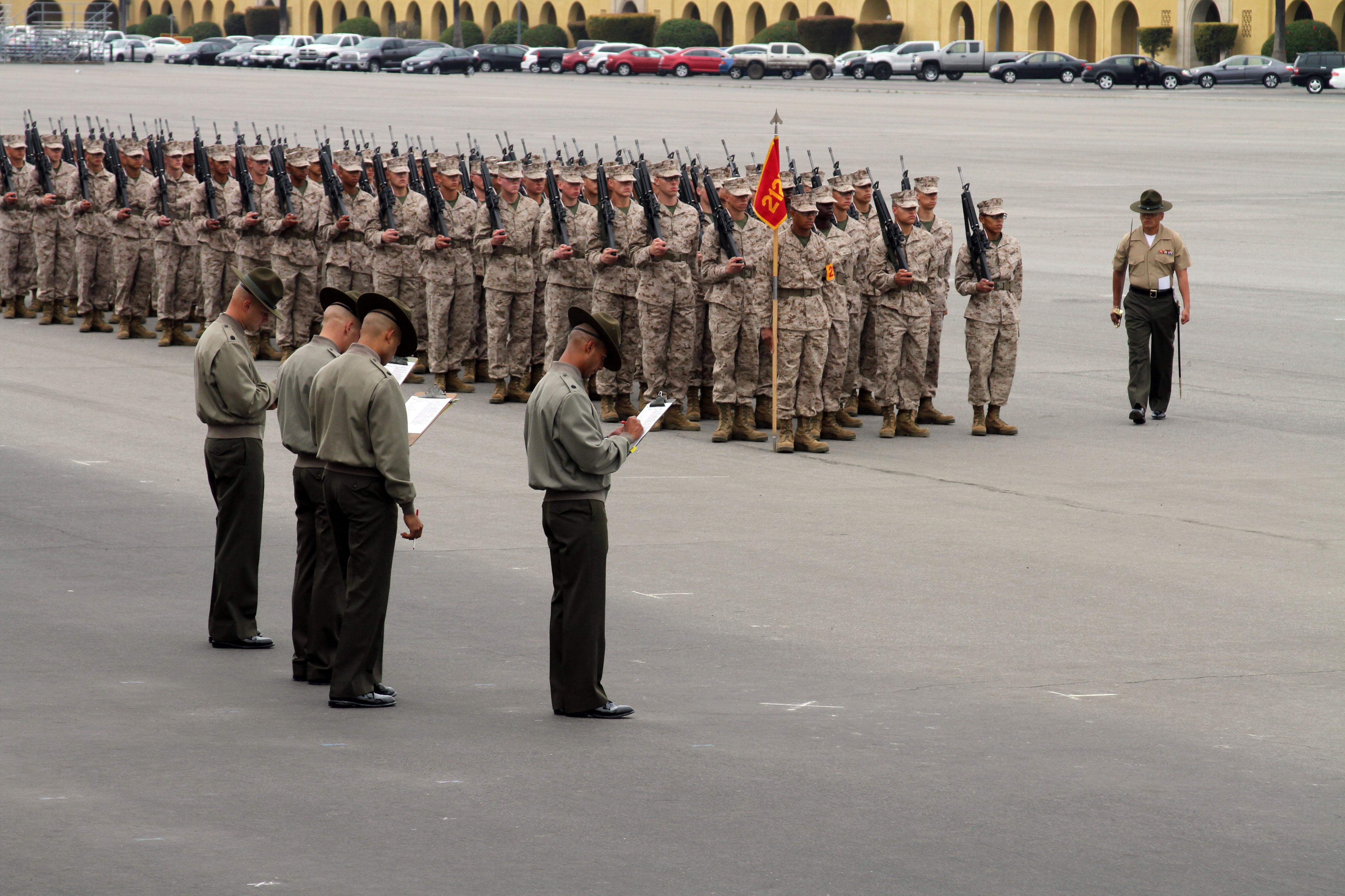 Recruits display obedience, discipline through drill > Marine Corps ...