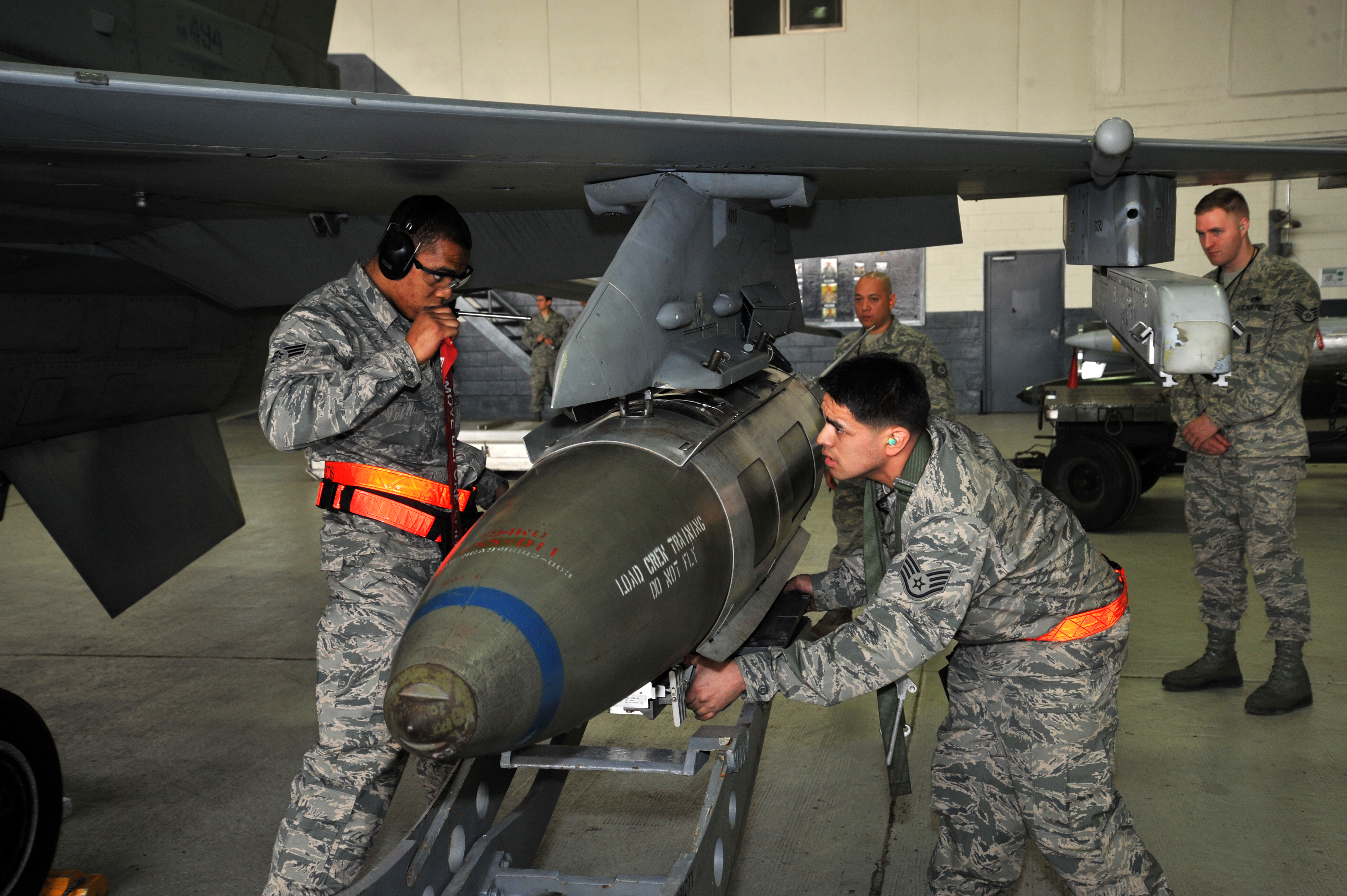 25th AMU takes quarterly load crew competition trophy > Osan Air Base ...