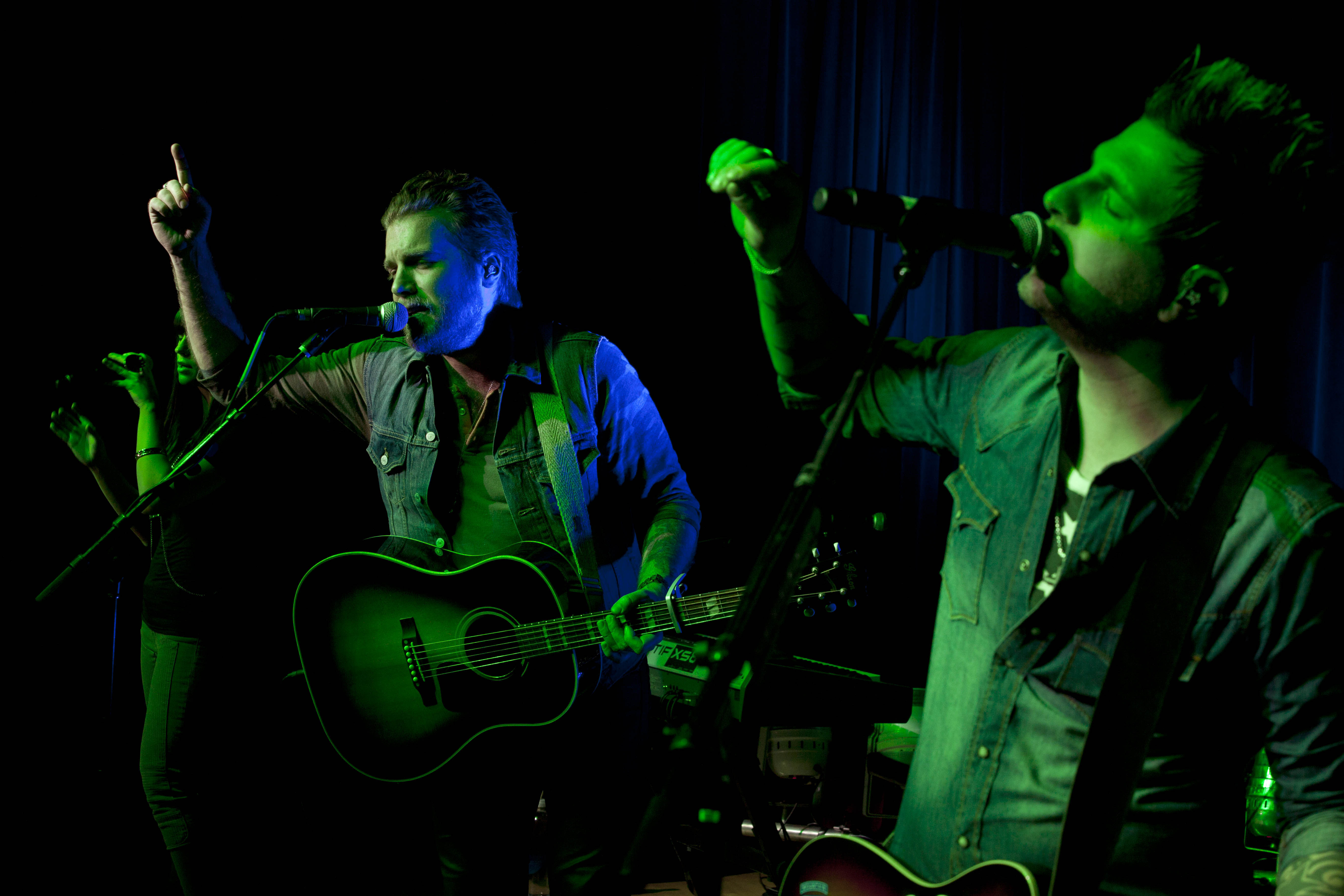 Lee presents POW!er concert to Pendleton heroes