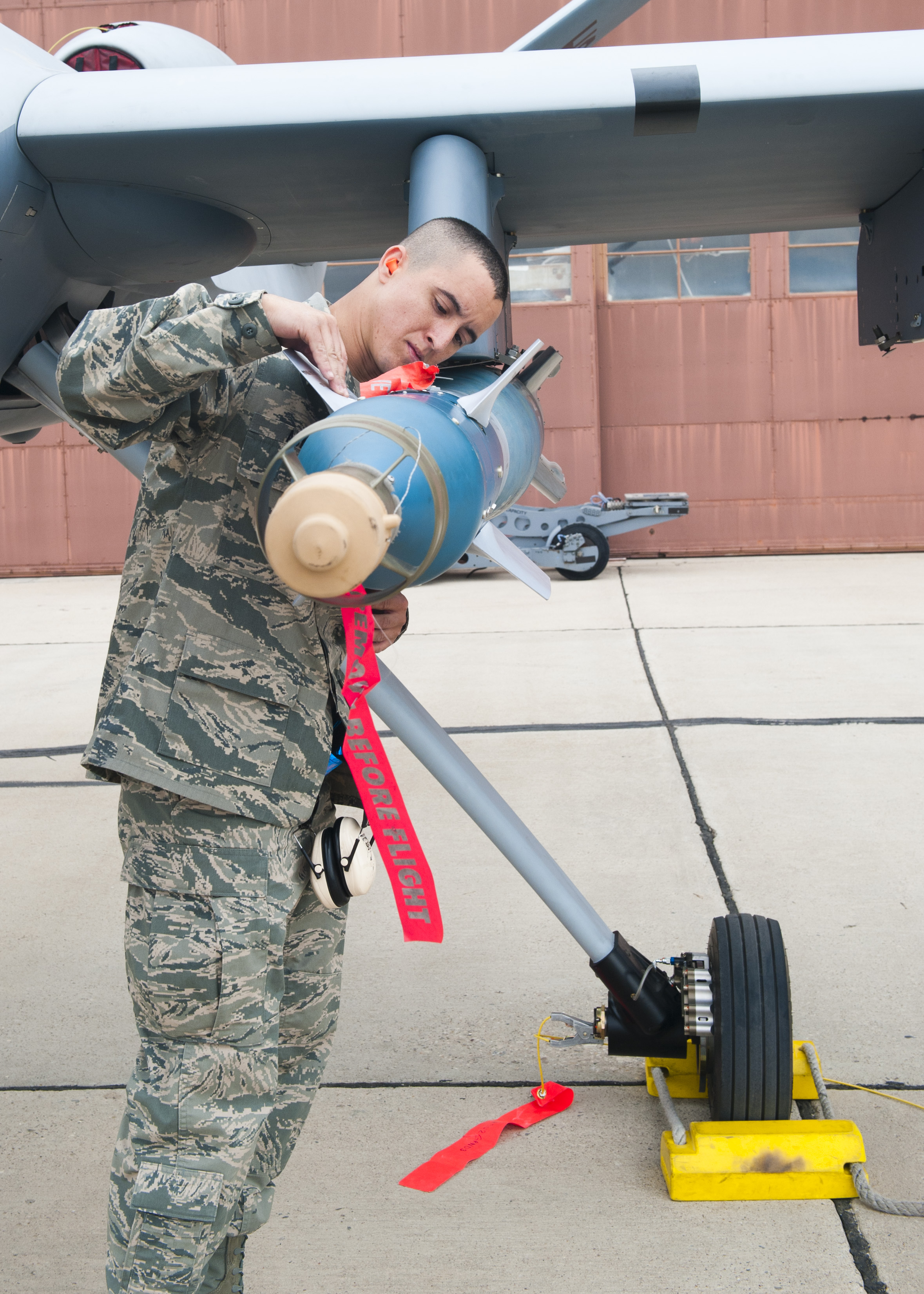 Photos: Quarterly load-crew competition > Holloman Air Force Base ...