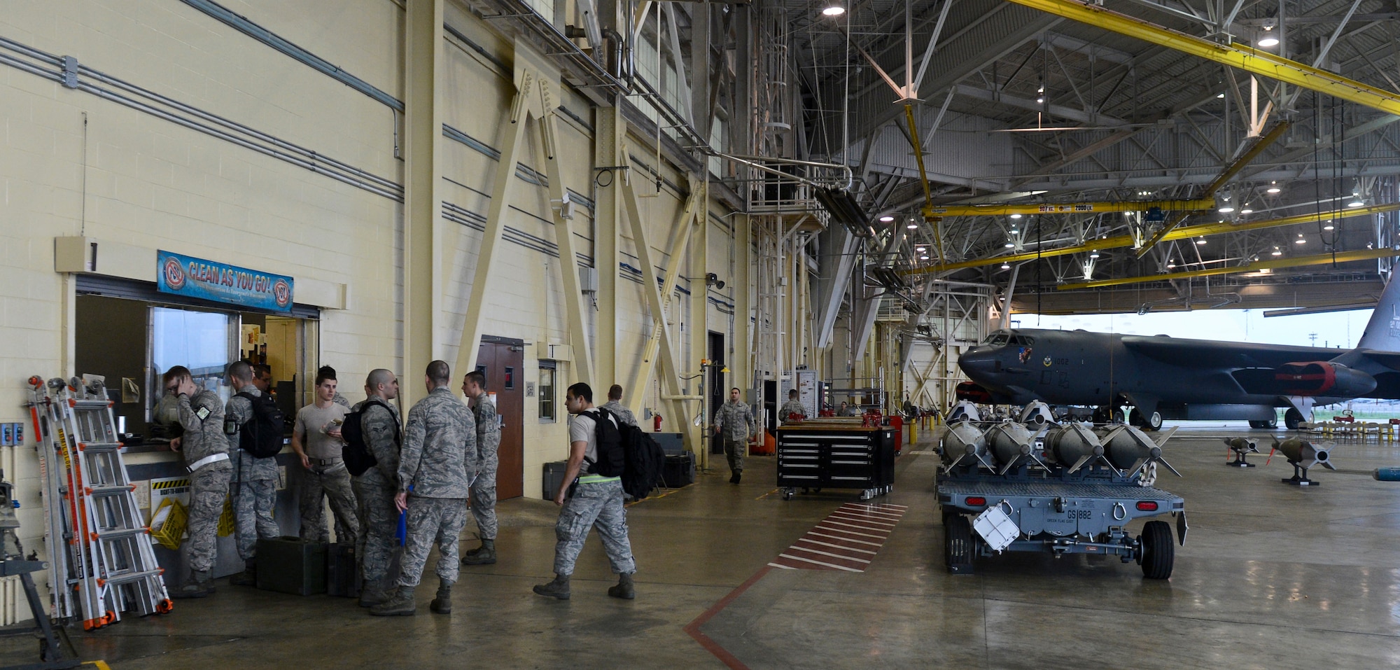 Night and Day: 2 MXS shift change > Barksdale Air Force Base > Display
