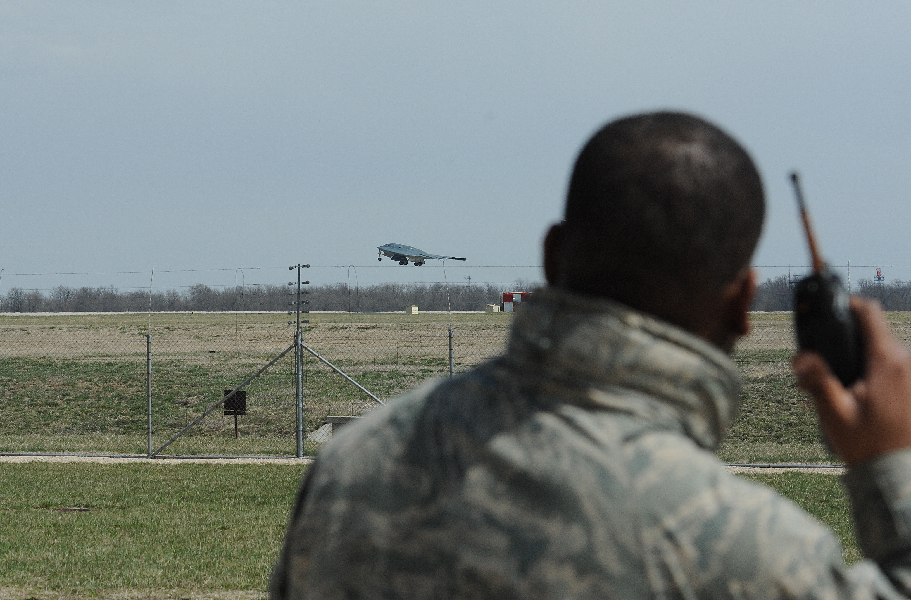 Through Airmen's Eyes: Crew chief keeps B-2s ready for long journeys ...