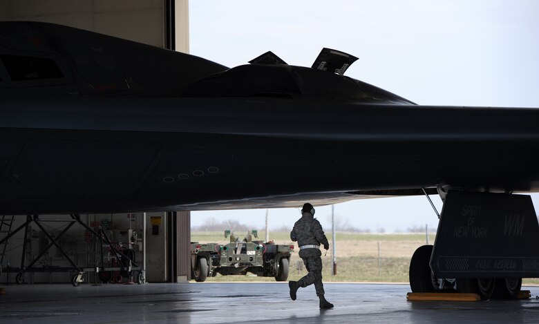 Face of Defense: B-2 crew chief fills important role > Air Force Global ...