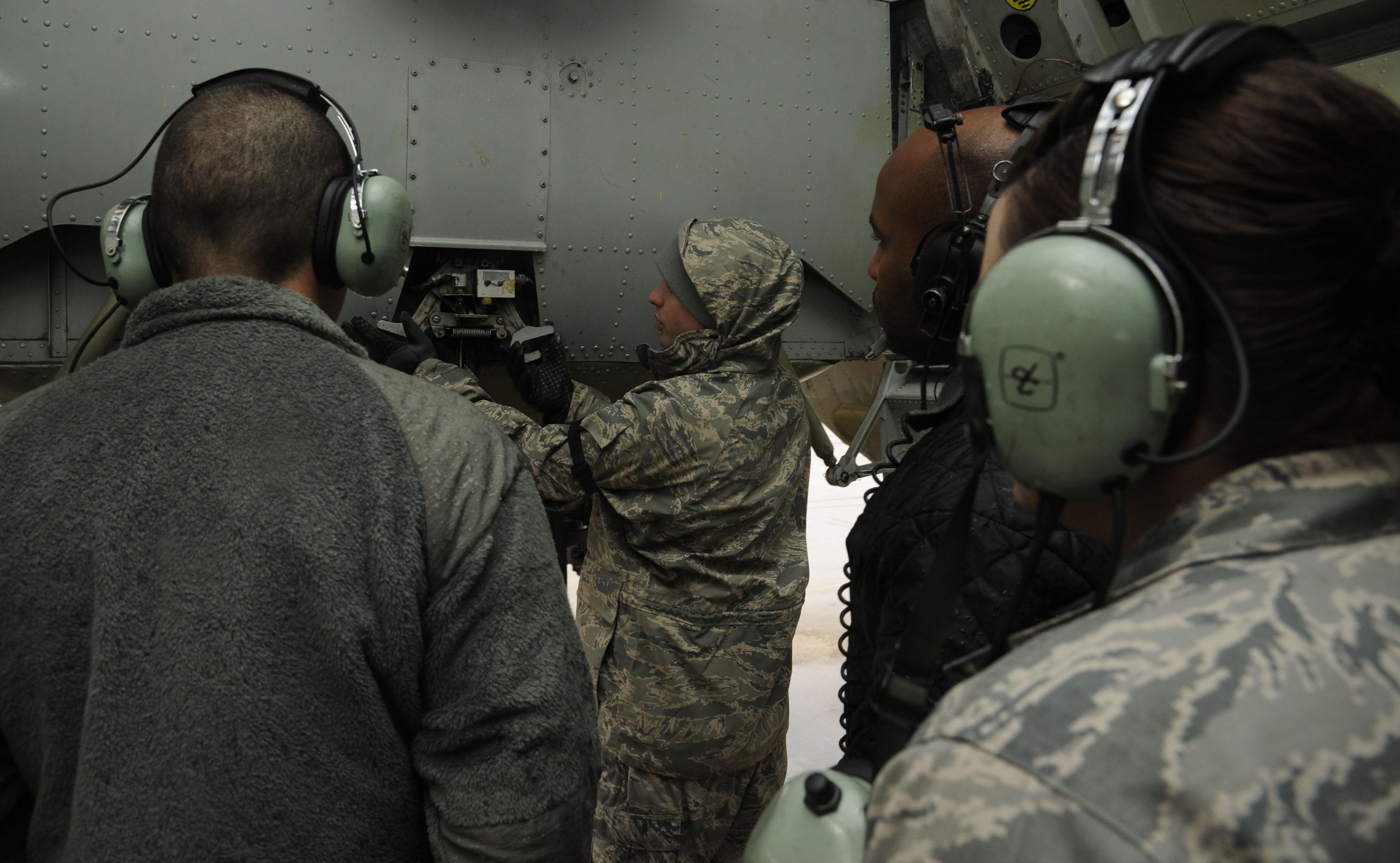 Airmen new and old learn the ways of the BUFF > Barksdale Air Force ...