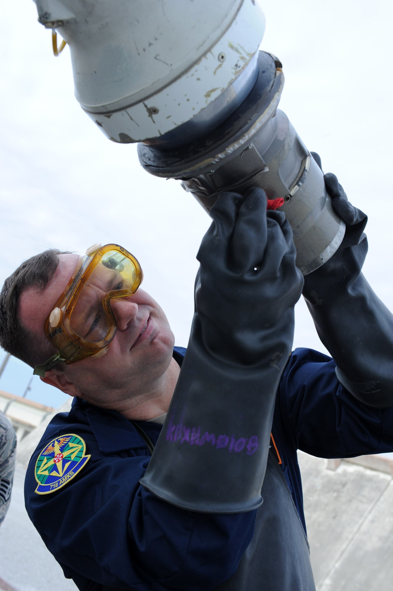 18th Wing vice commander learns KC-135 maintenance > Kadena Air Base ...